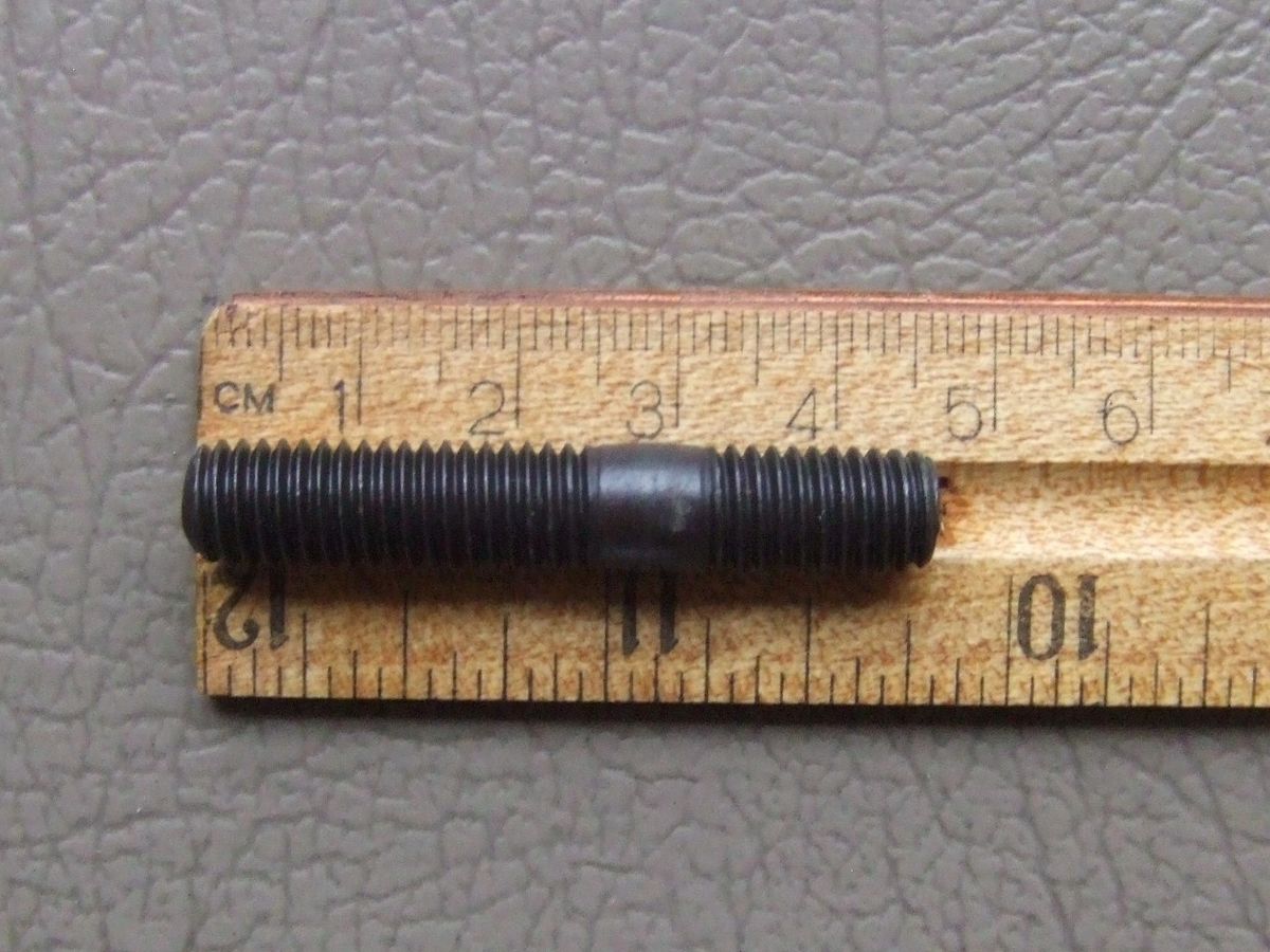 EXHAUST MANIFOLD STUD N 901 889 02