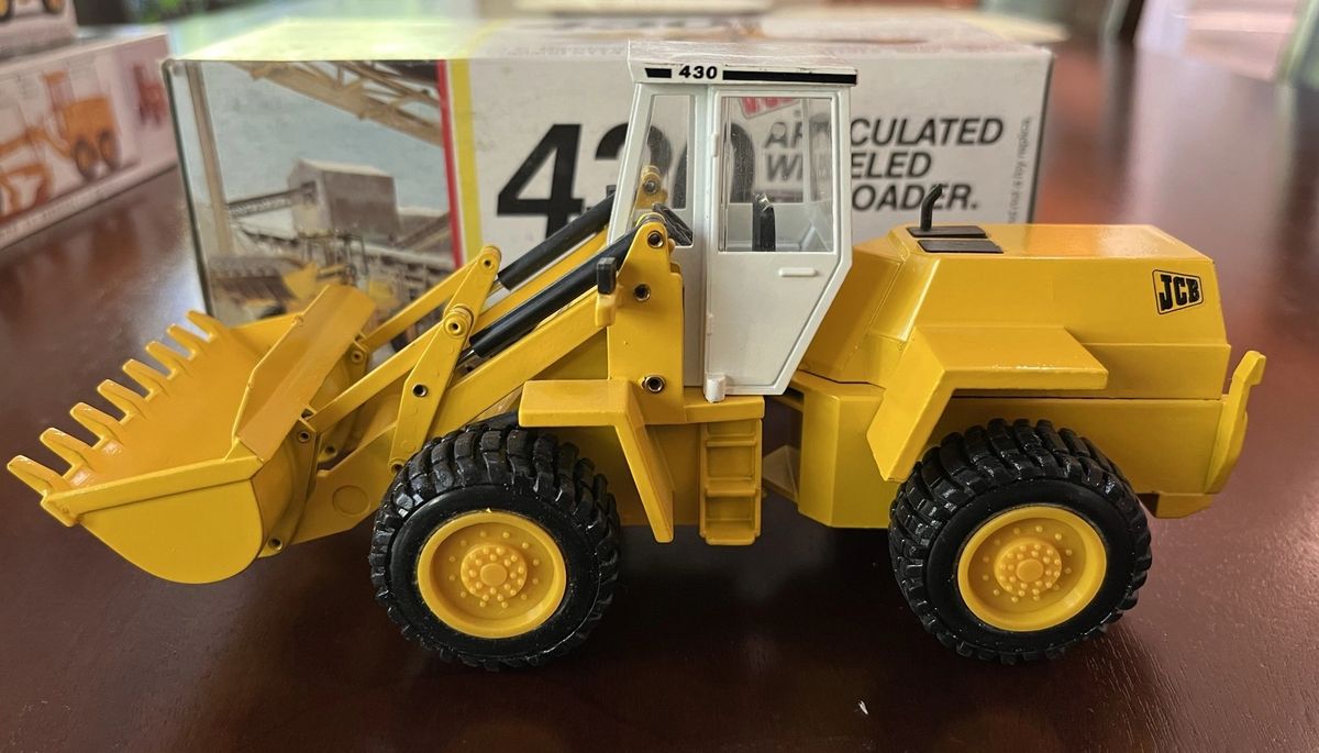 JCB 430 Articulated Loader 1:35 scale NZG