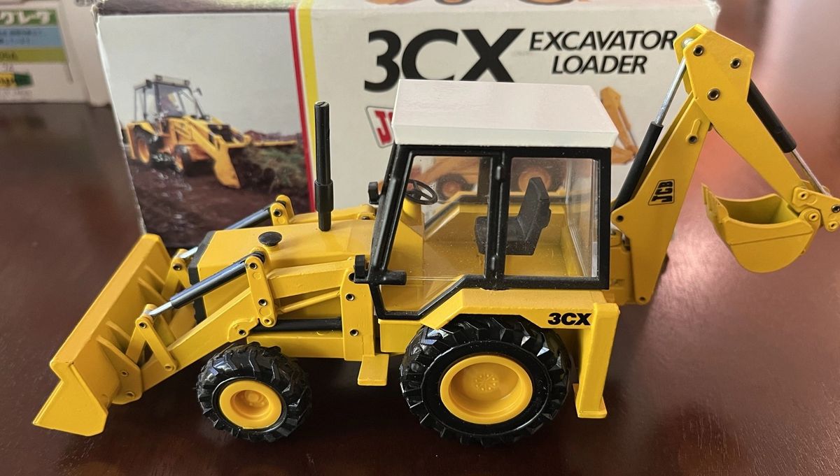 JCB 3CX Back Hoe loader 1:35 scale NZG