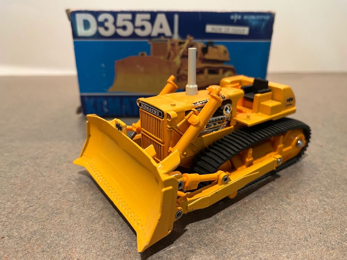 Komatsu D355A dozer 1:50 scale