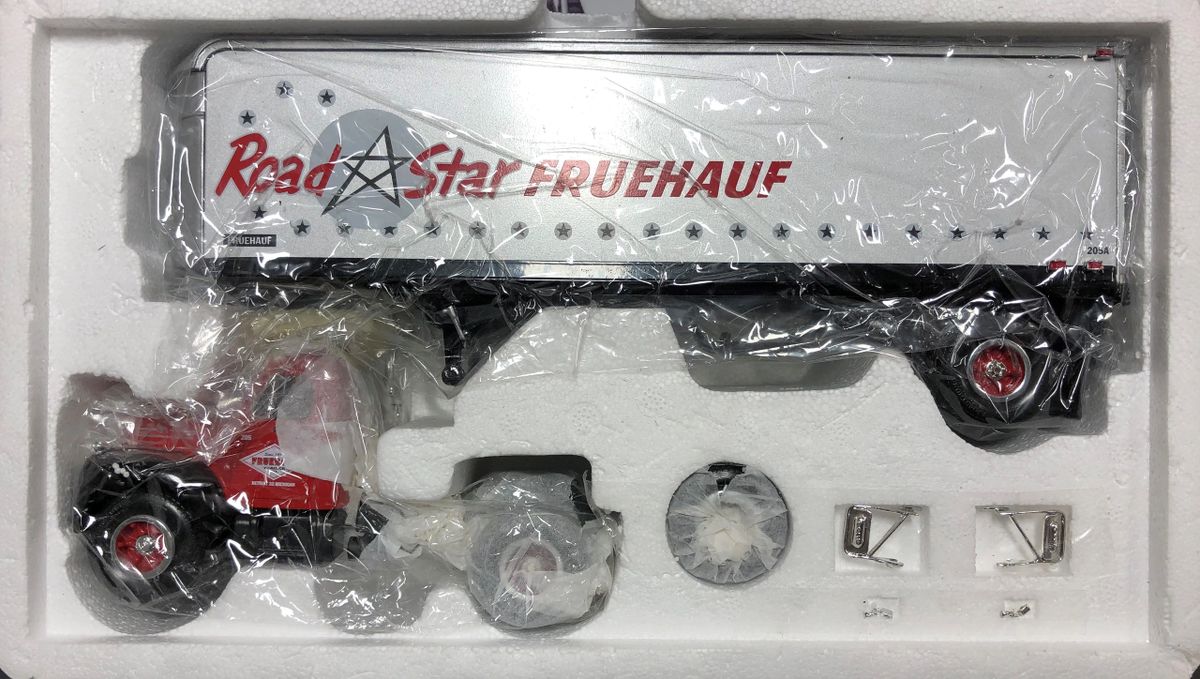 Mack B61 Day Cab with "Fruehauf Road Star" trailer First Gear 1:34