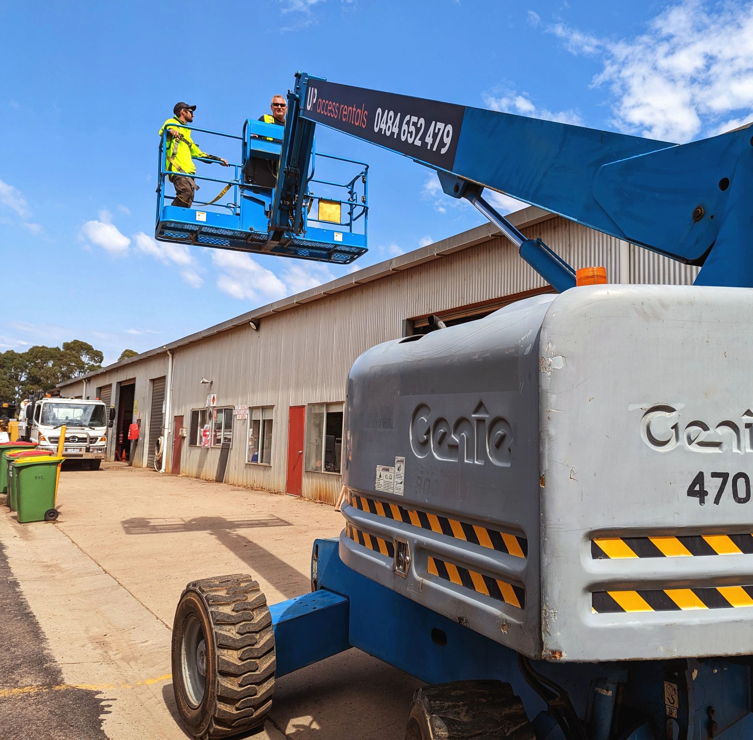Telescopic boom lifts