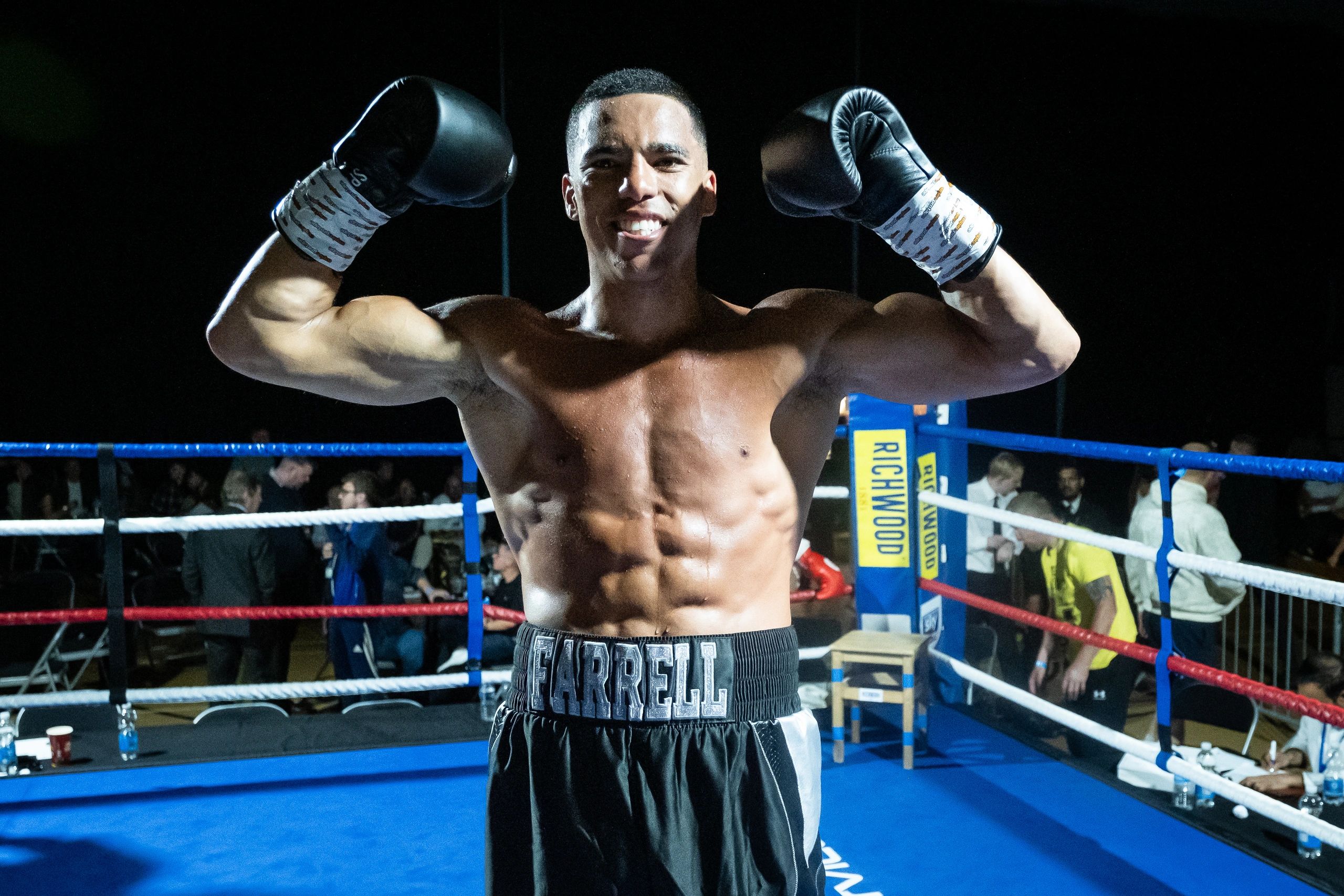 Farrell Dominant in Comeback Victory