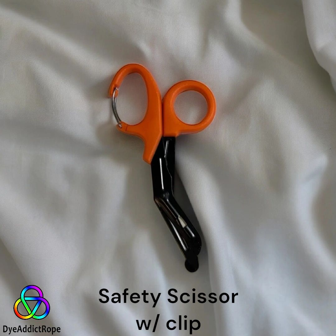 Safety Scissors With Clip