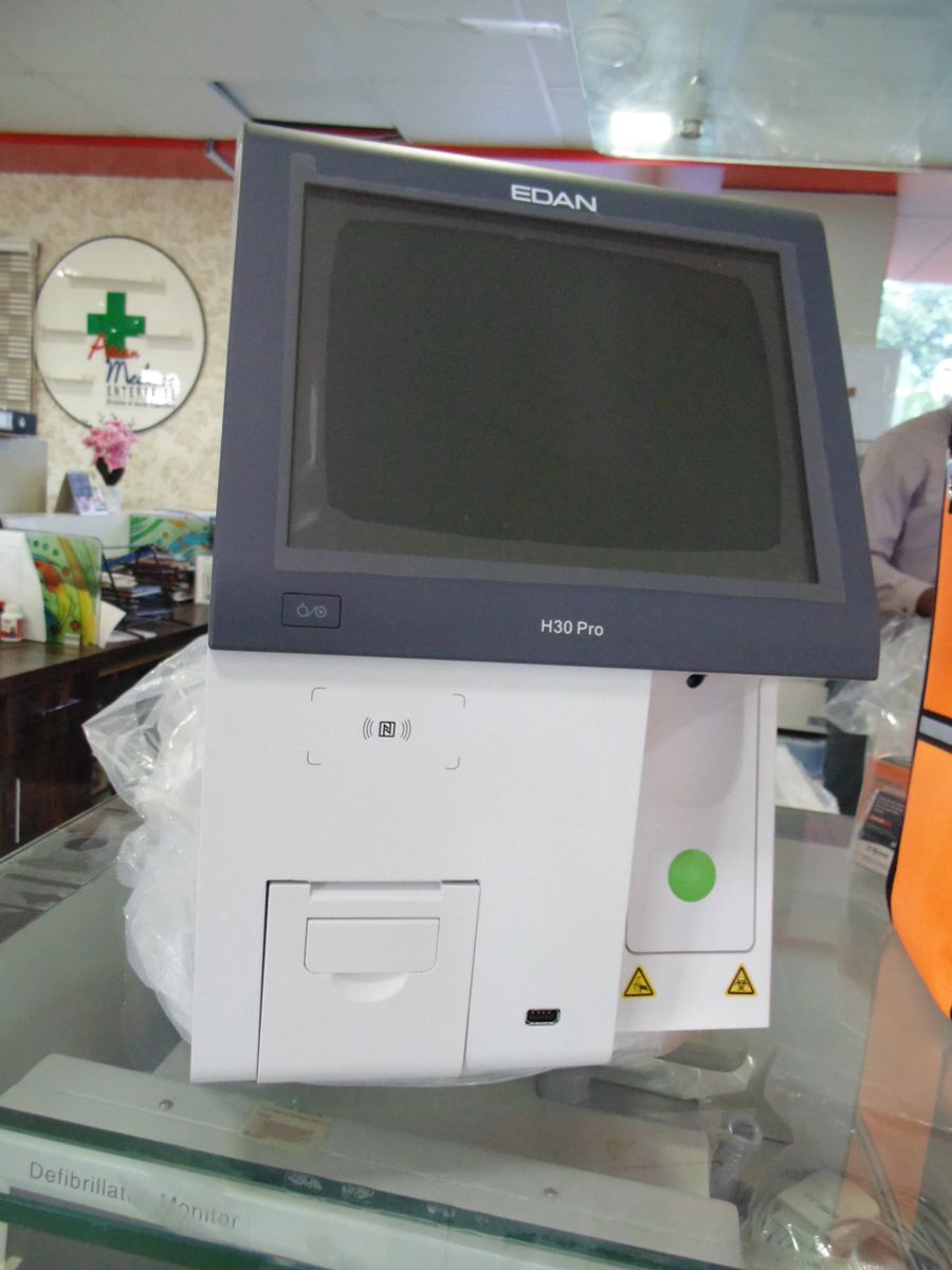 Hematology Analyzer H30 Pro with startup reagents 21 parameters - M111