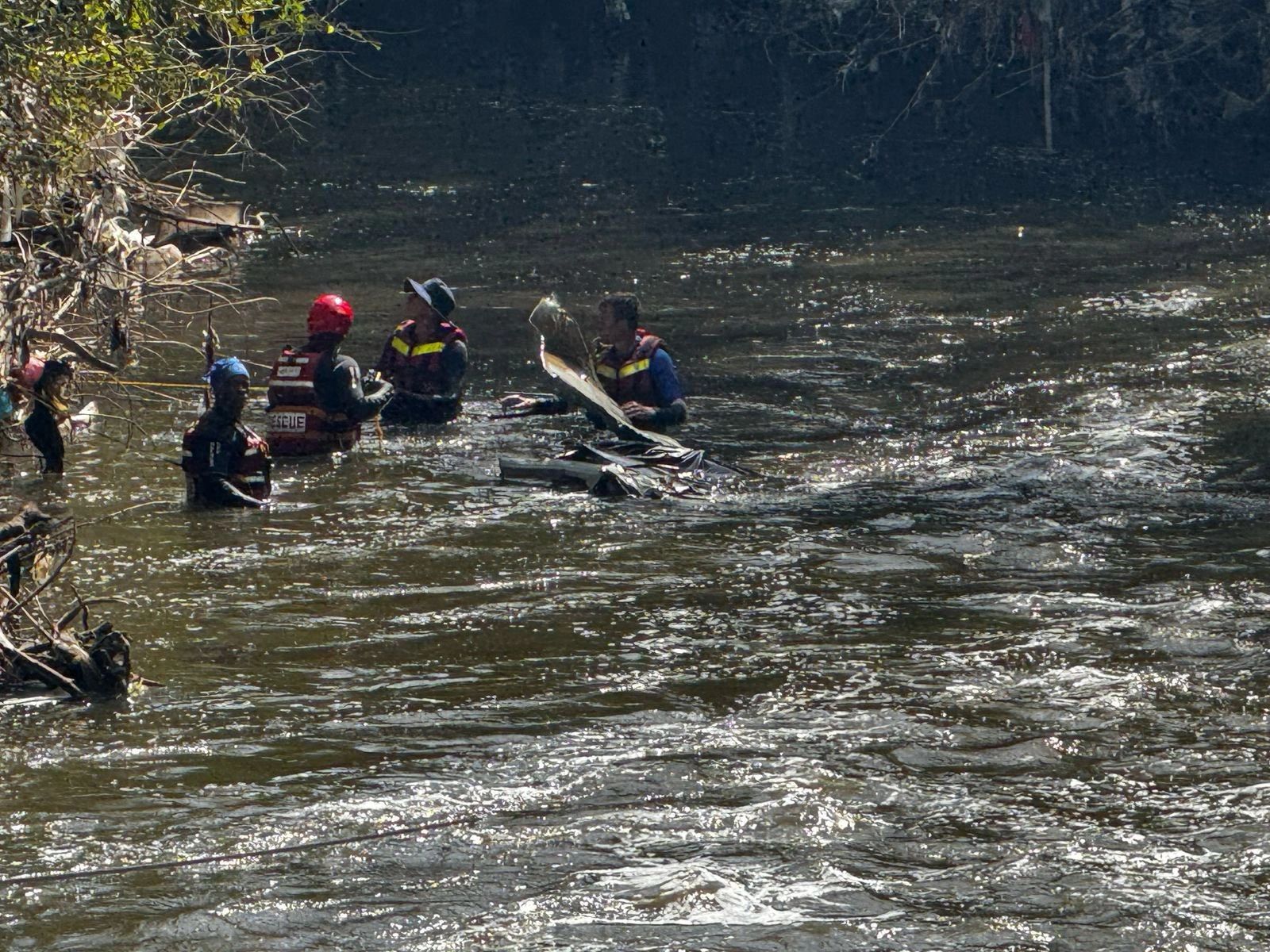 Police are currently pulling out a vehicle of Hennops River