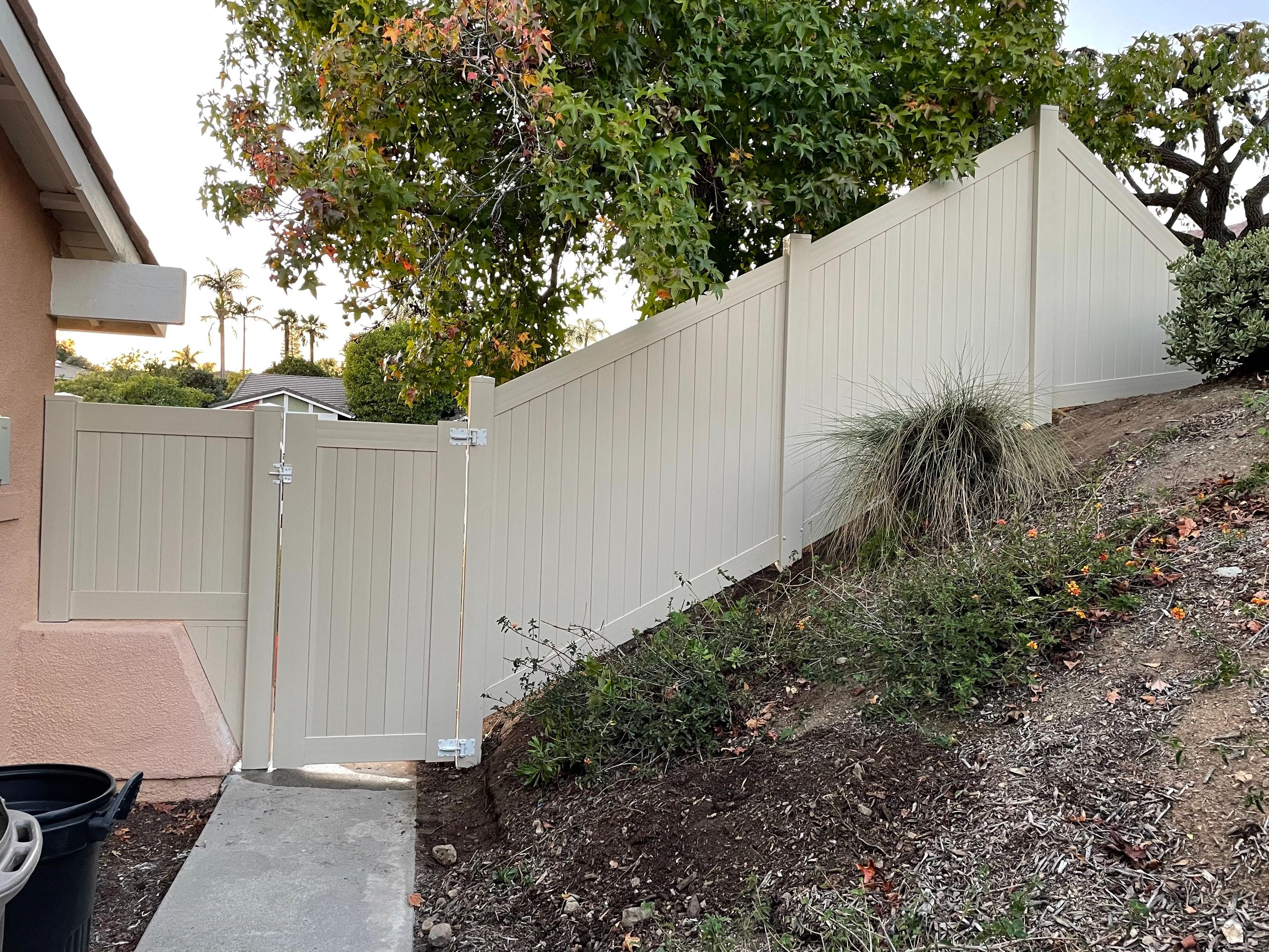 8 Vinyl Fence Color Options to Boost Your Yard
