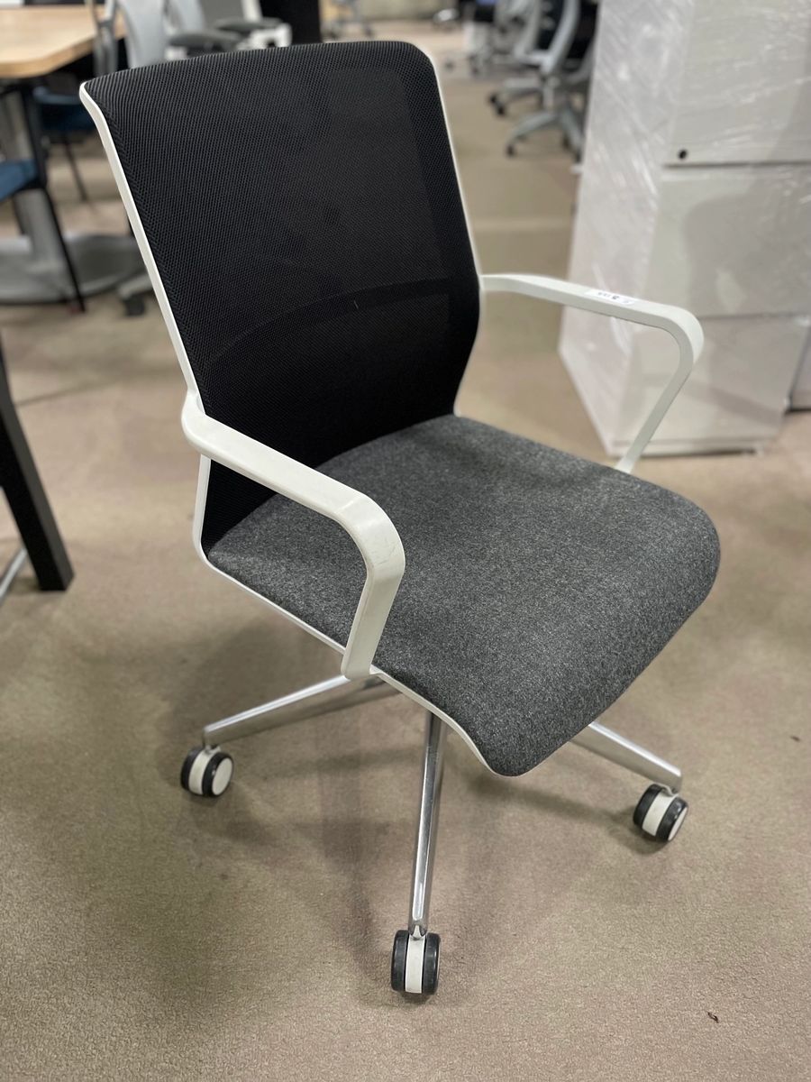 Pre-Owned Senator Circo Chair