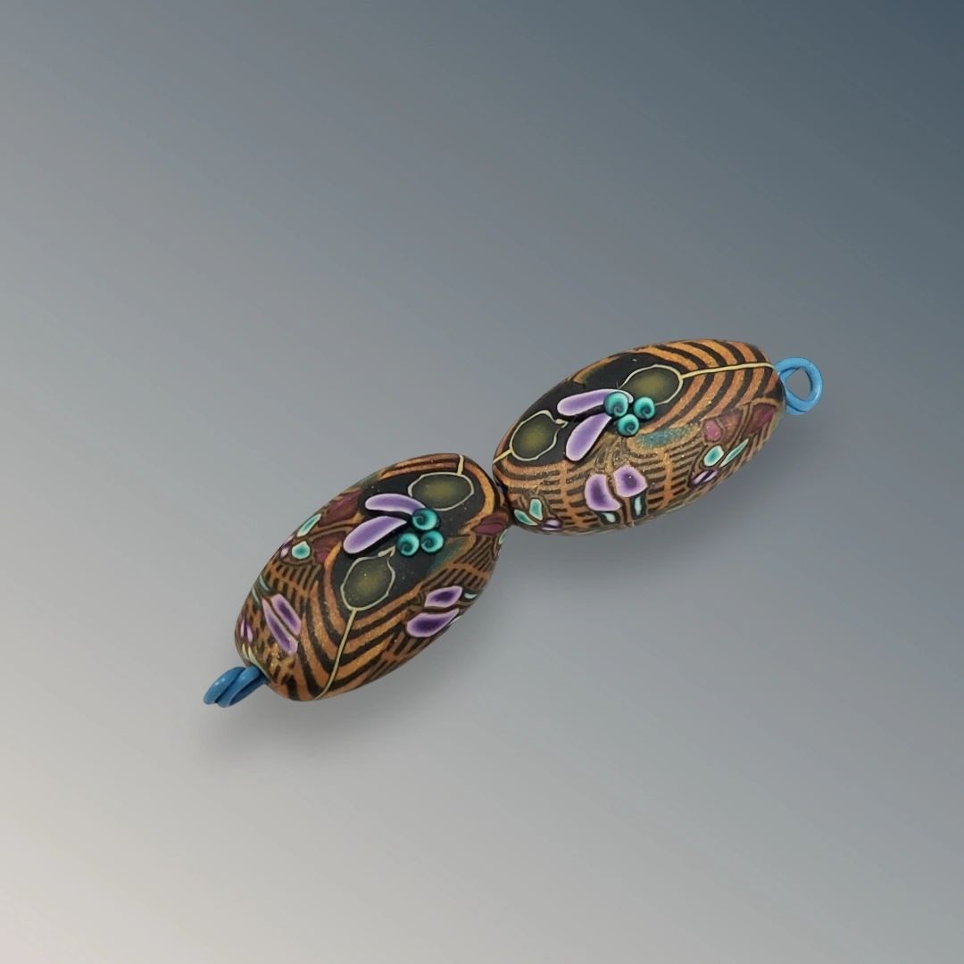 1 pr flattened paddle beads