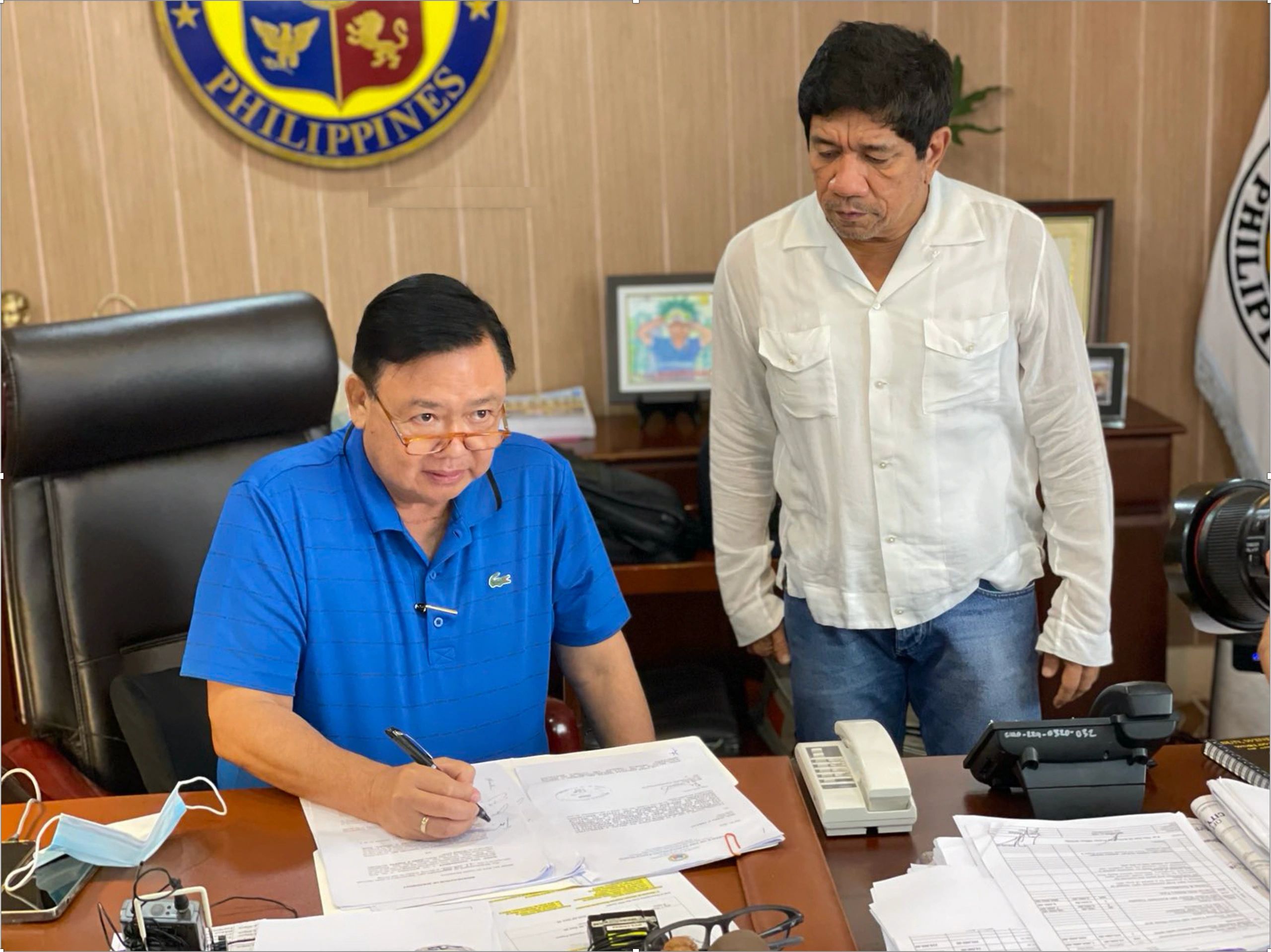 Iloilo City Mayor Jerry P. Treñas signs MOA on Septage Management