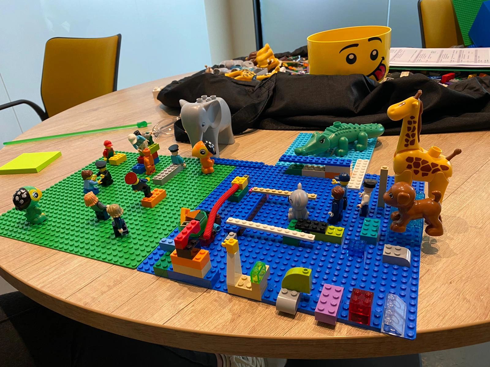 CONSTRUYENDO SINERGIAS con Lego Serious Play