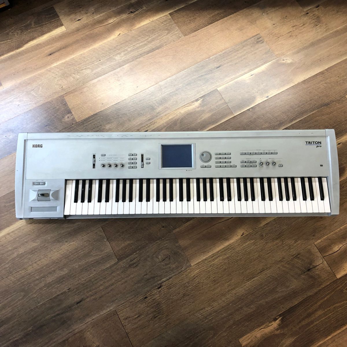 Korg Triton Pro 76-Key Digital Synthesizer Keyboard Workstation and Sampler