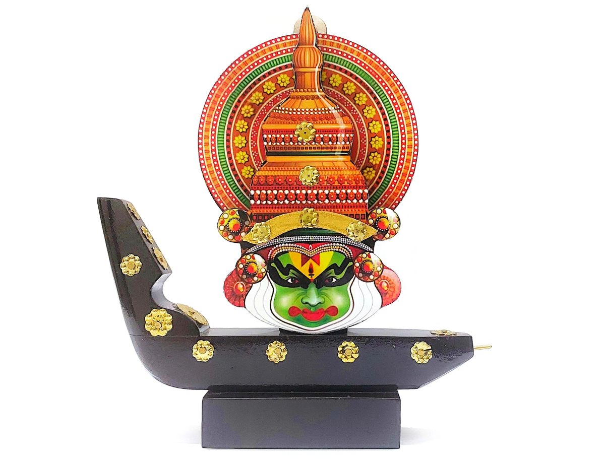 Wooden Snake boat / Chundan Vallam with Kathakali Model 1