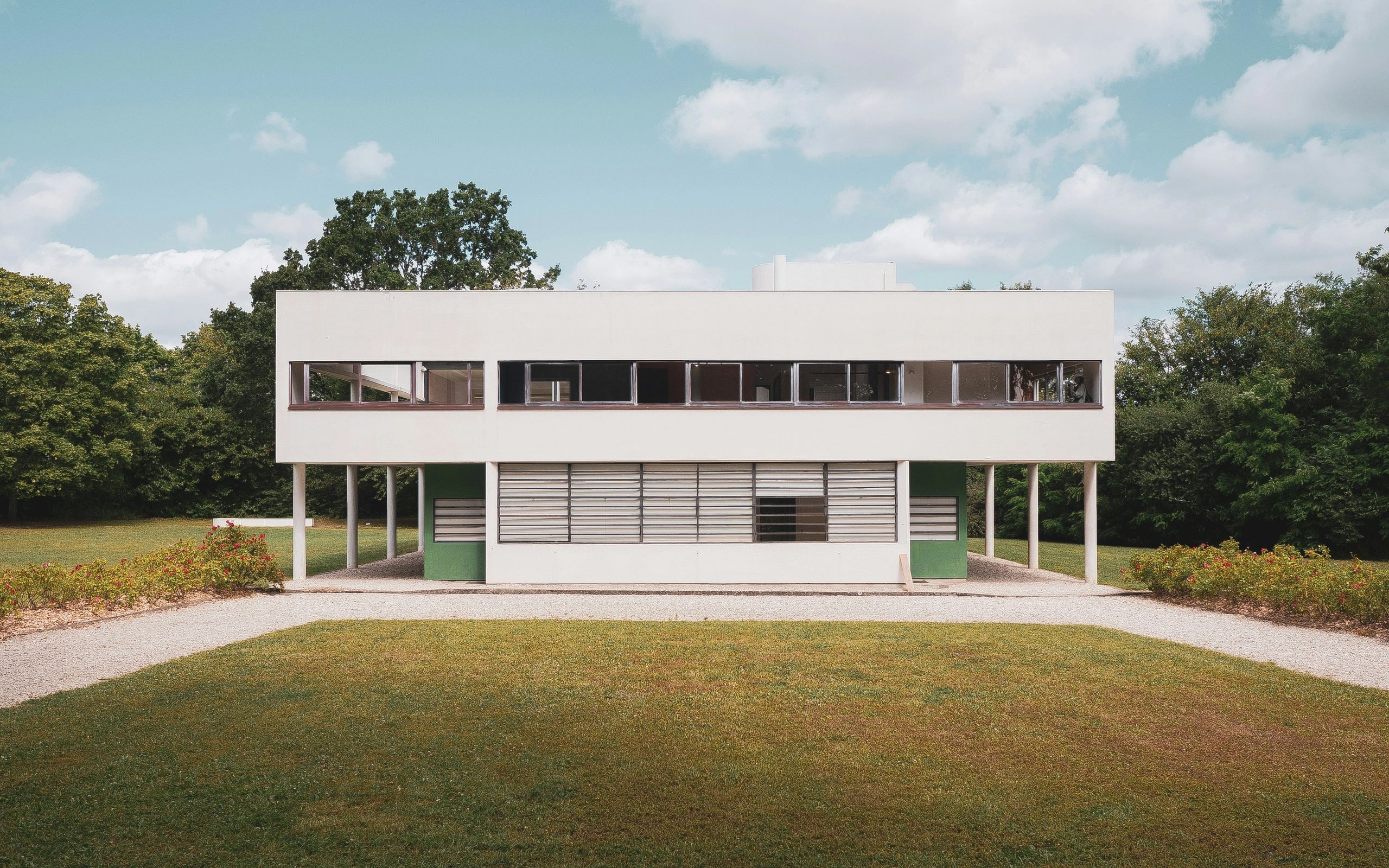 "How Was Modern Architecture Redefined by Le Corbusier?"