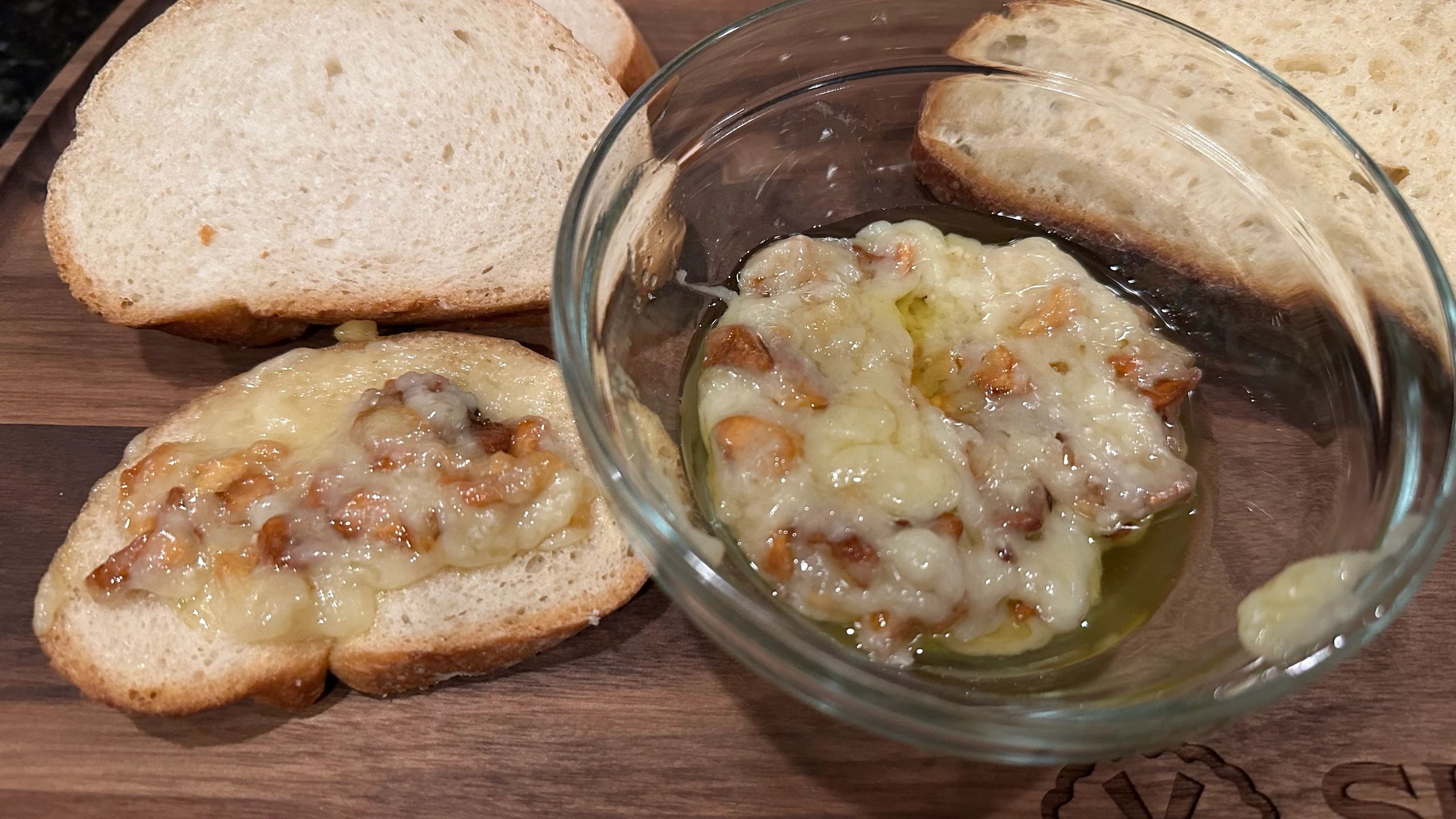 Brie melted with garlic on bread