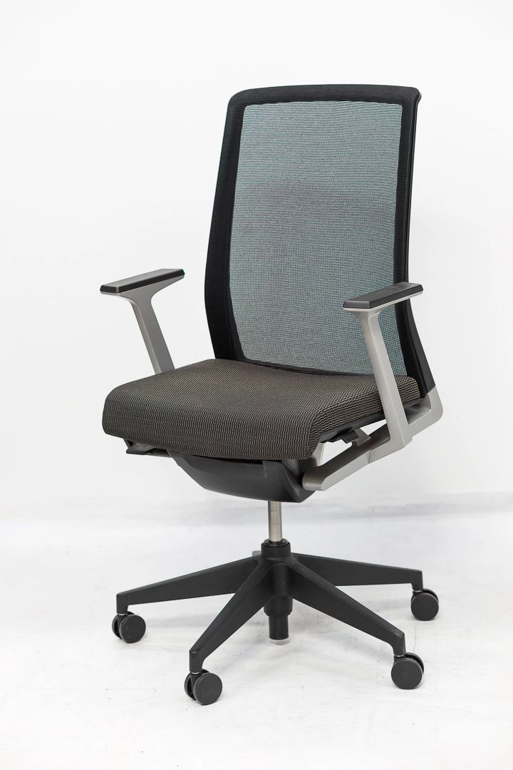 HAWORTH VERY ERGONOMIC OFFICE CHAIR