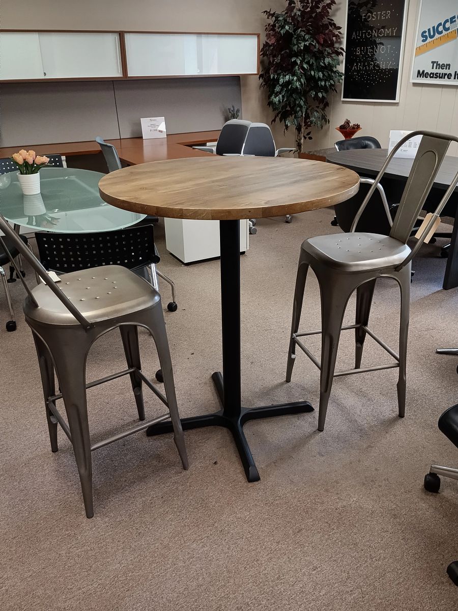 RUSTIC ROUND COUNTER TABLE W/ 2 BAR STOOL