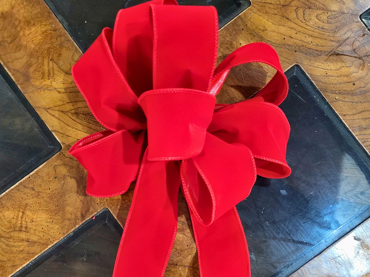 Red Velvet indoor/outdoor bow
