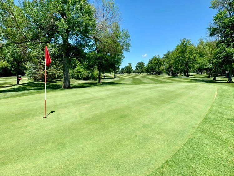 Stewartville Golf Club and Adamson's Tavern on The Greens