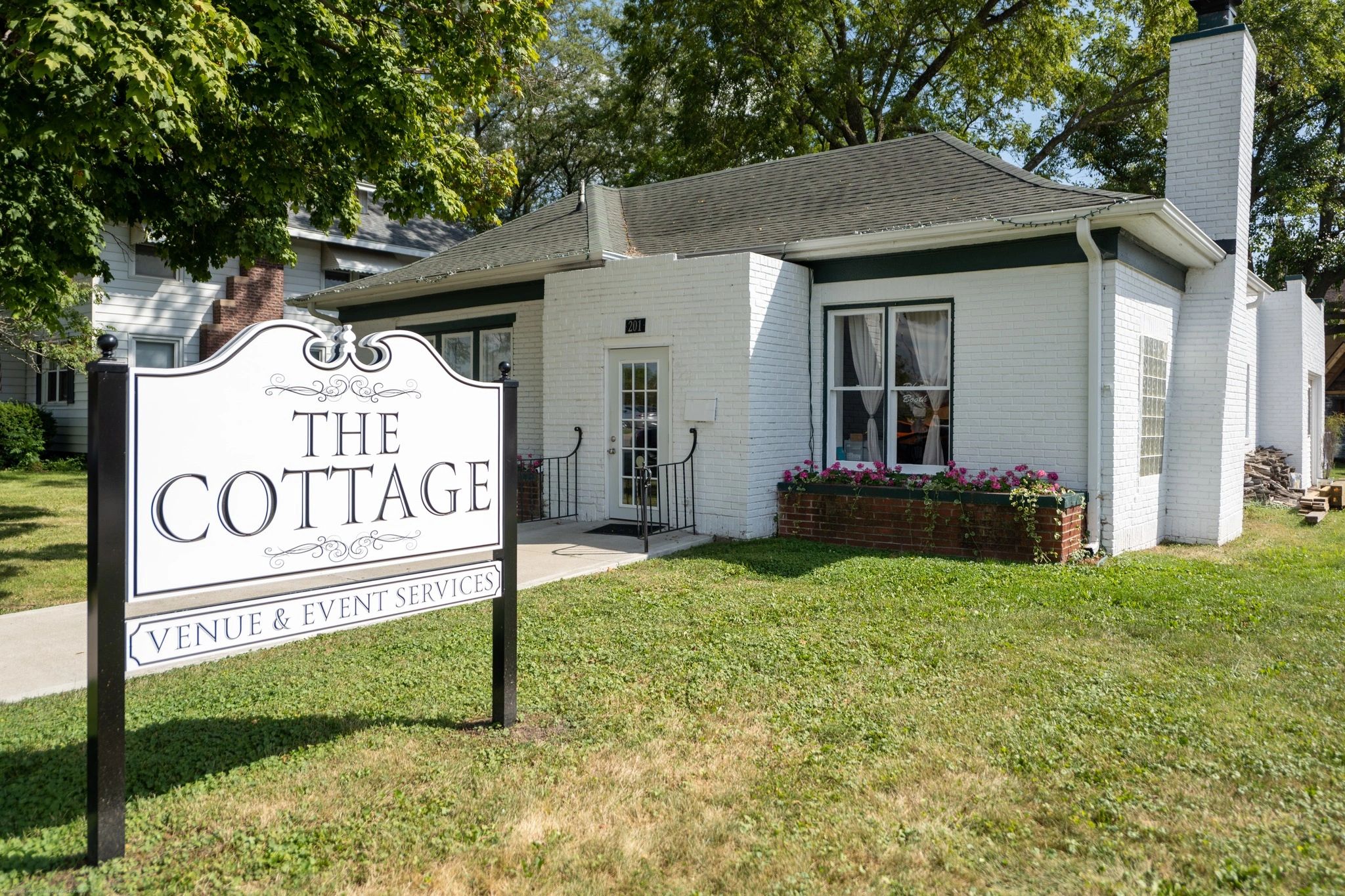 Charming Cottage Wedding Venue for Your Dream Day