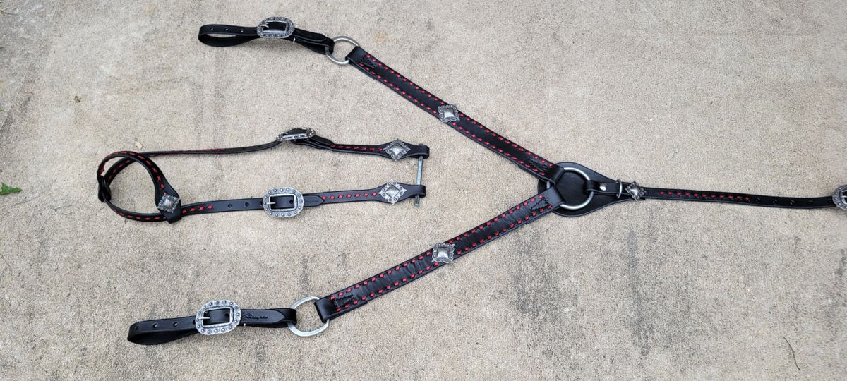 Hermann Oak Buttery Soft Black and Red Tack Set