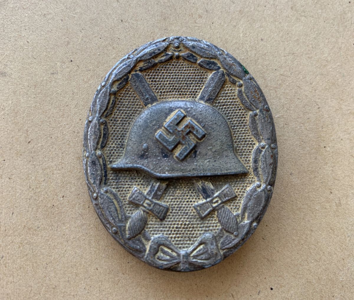 WW2 German Gold Wound Badge (Damaged Rear)