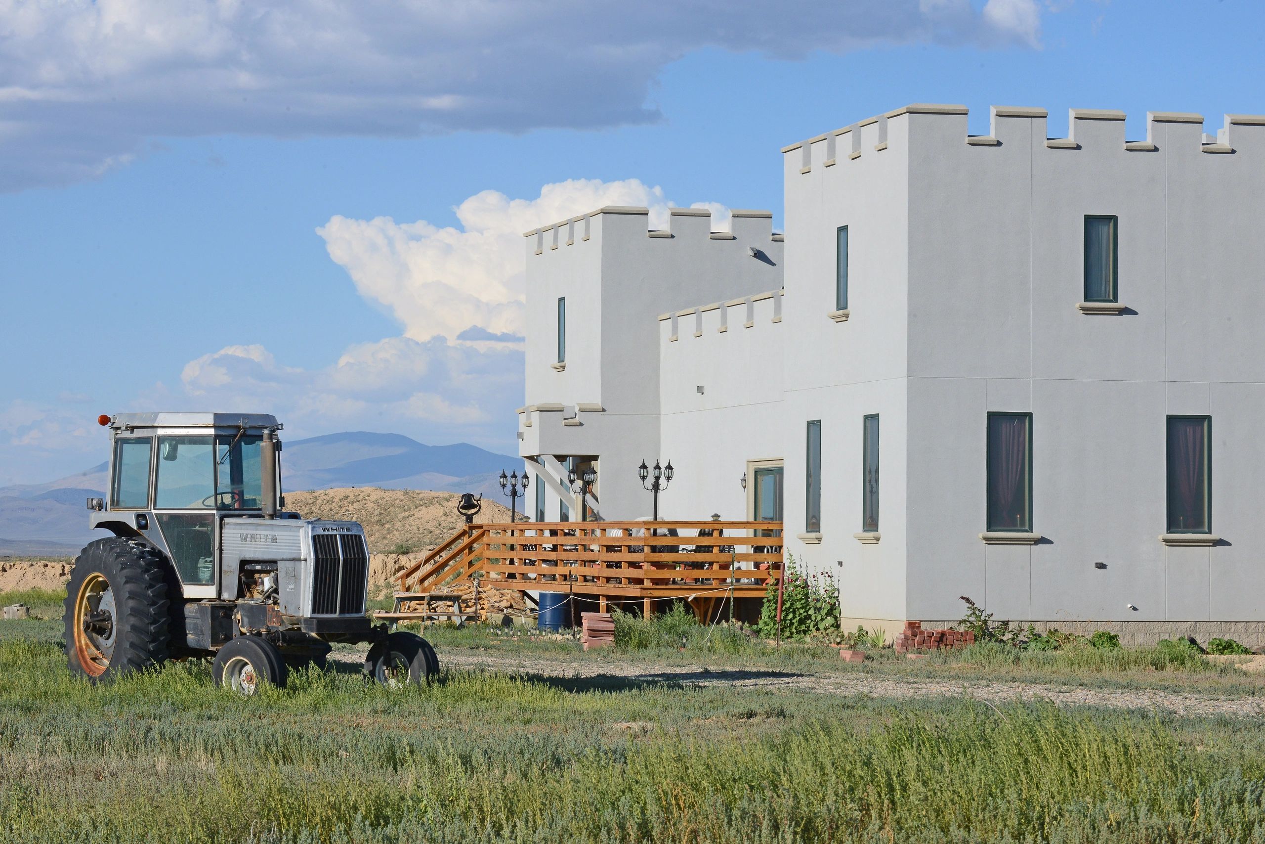 PARADISE RANCH CASTLE - Bed and Breakfast, Castle