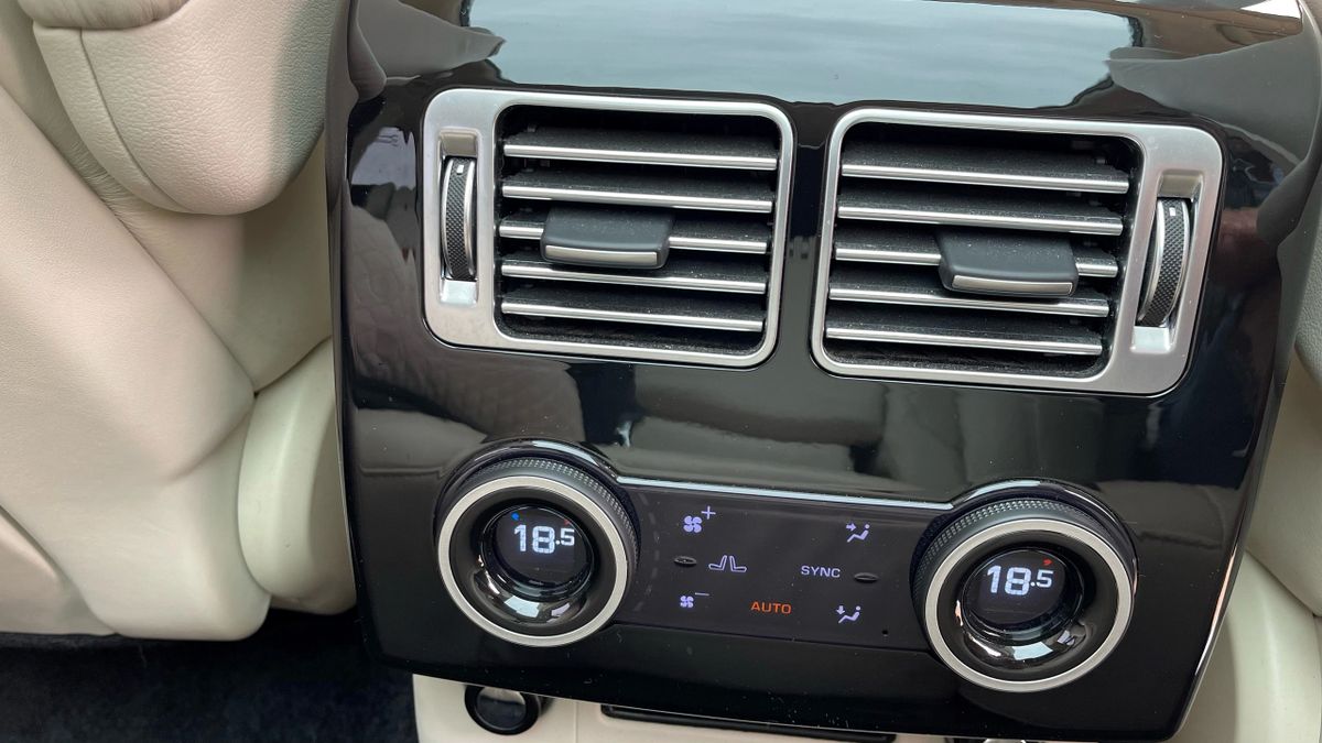 Rear Digital Climate Control Panel L405