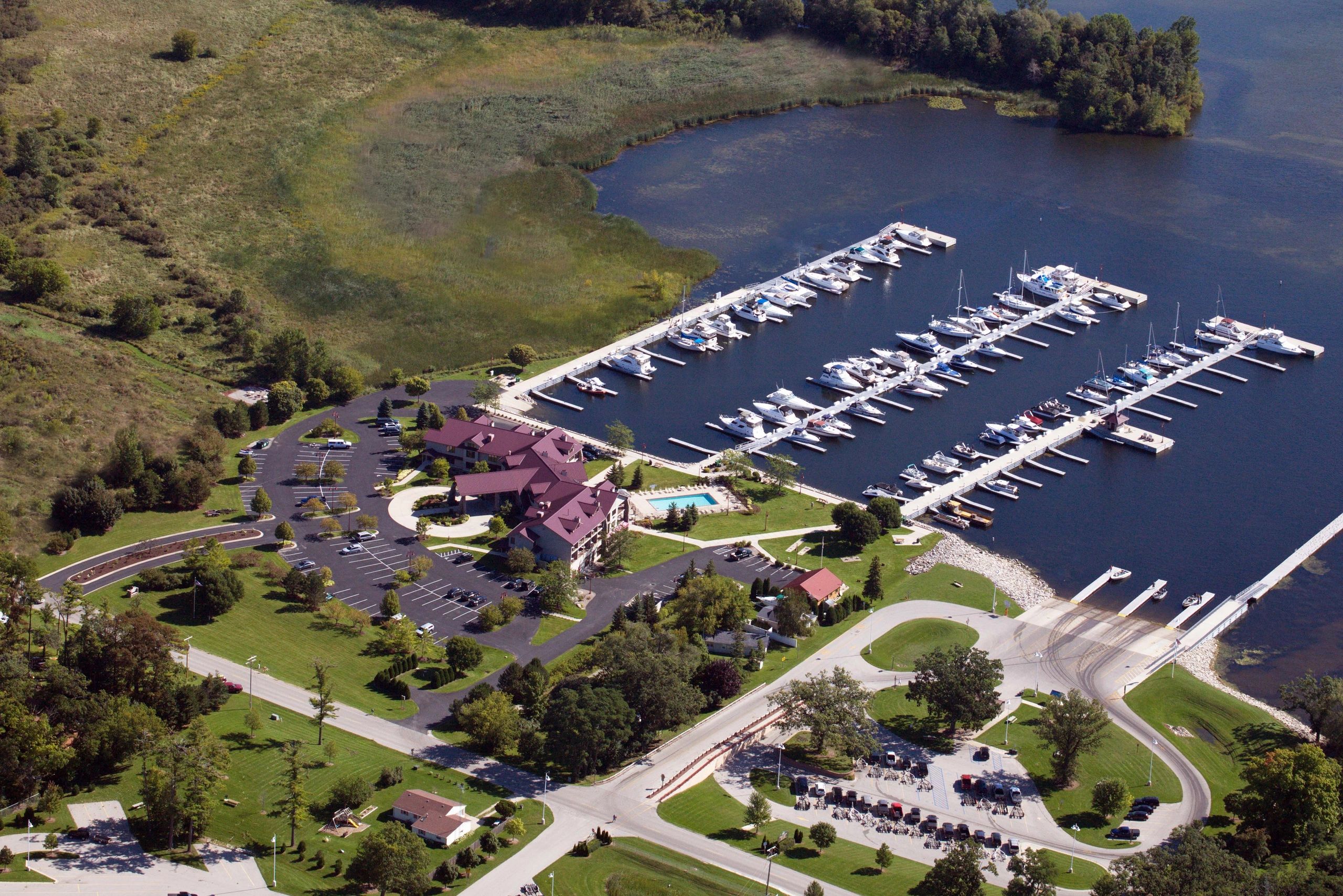 Wave Pointe Marina & Resort - Marina Fuel, Restaurant Resort