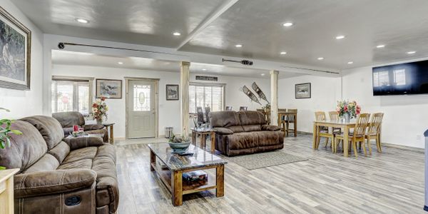 The Cascade Lake Inn