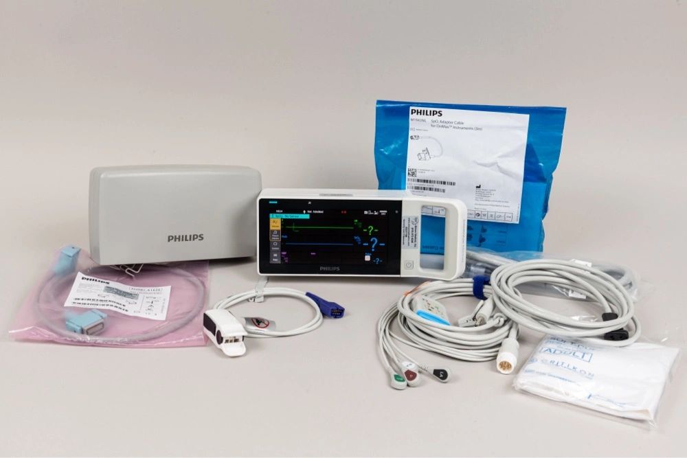 Philips IntelliVue MX100 Monitor 867033 With M8023A Charger & Cables