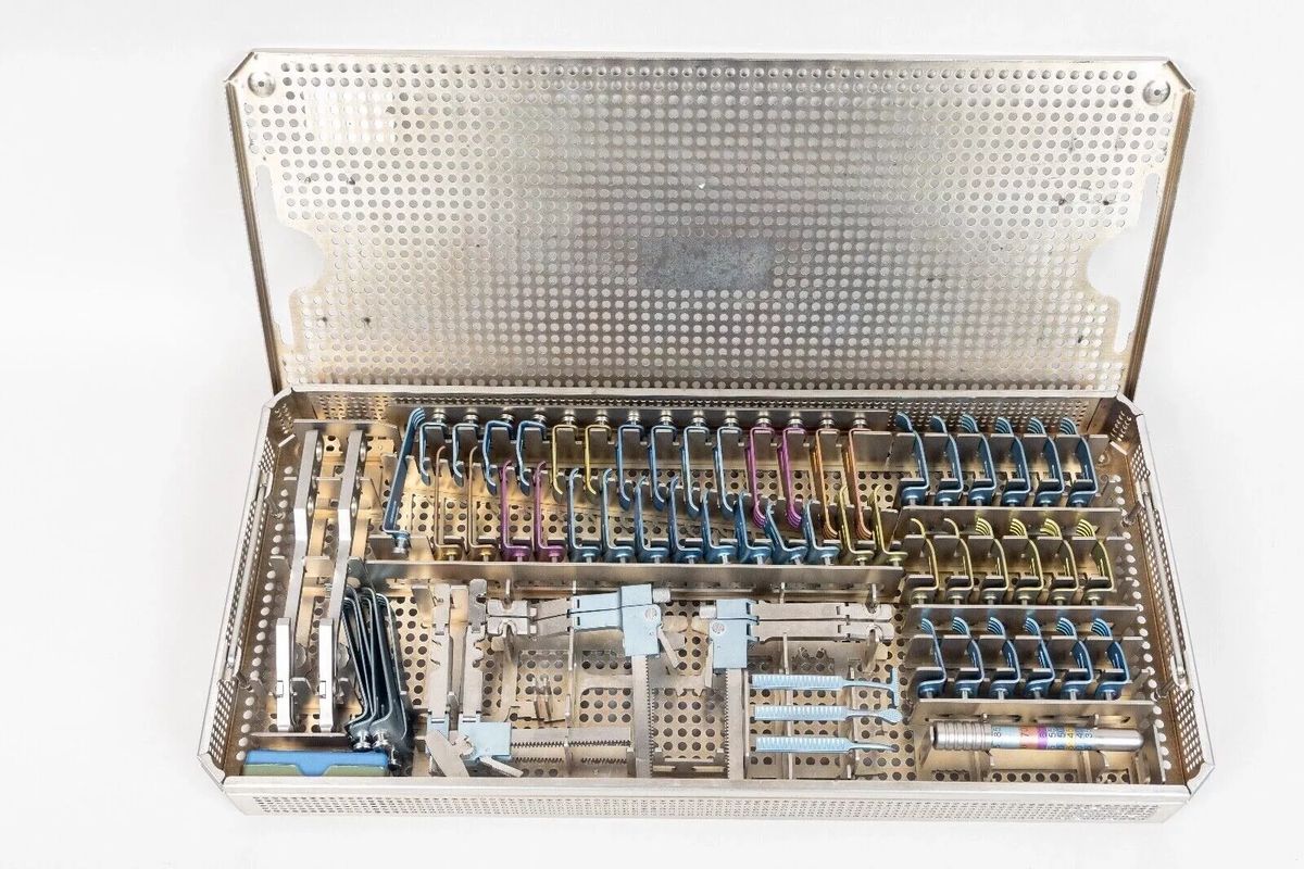 Koros BlackBelt TI All Titanium Color Retractor