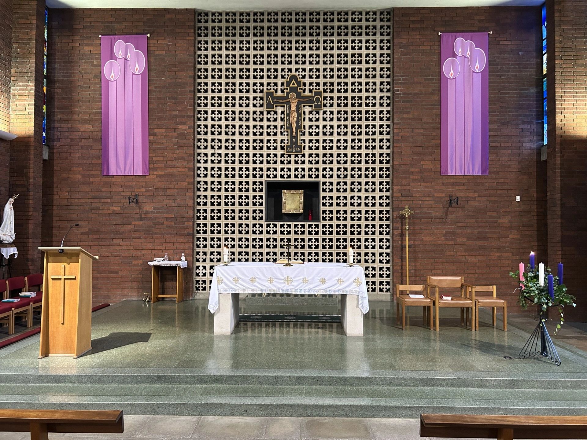 Corpus Christi Roman Catholic Church Wokingham | Corpus Christi