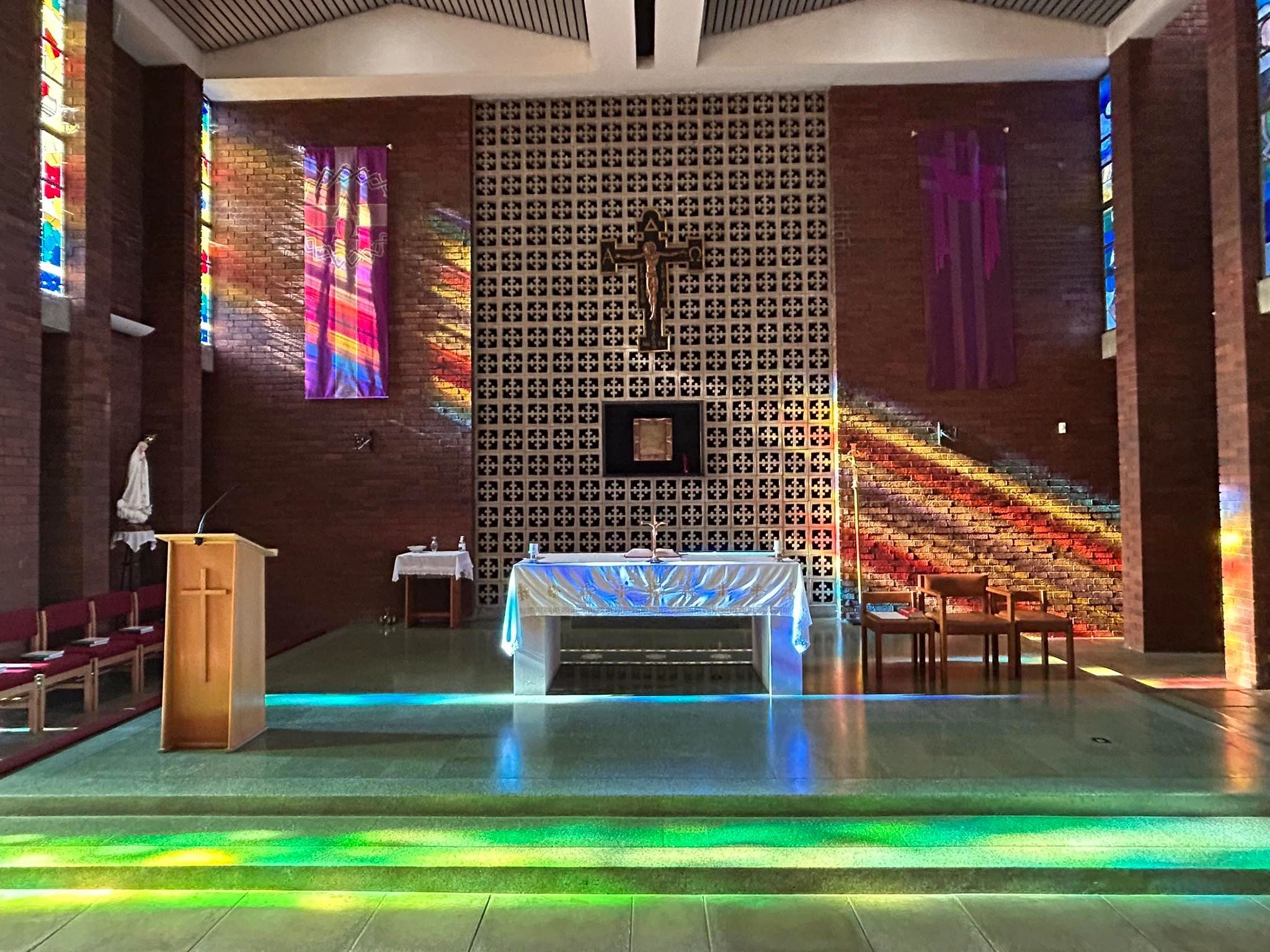 Corpus Christi Roman Catholic Church Wokingham | Corpus Christi
