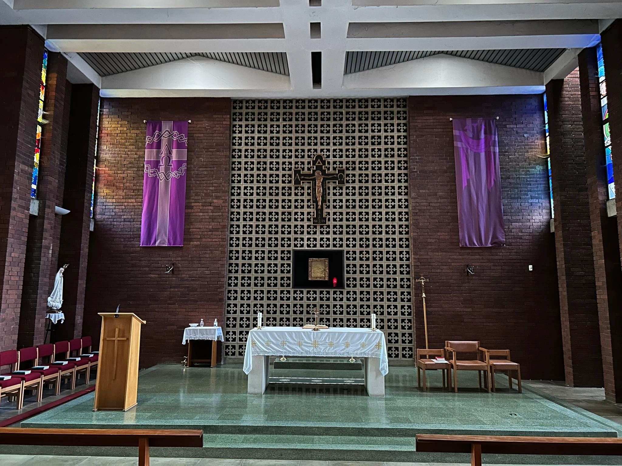 Corpus Christi Roman Catholic Church Wokingham | Corpus Christi