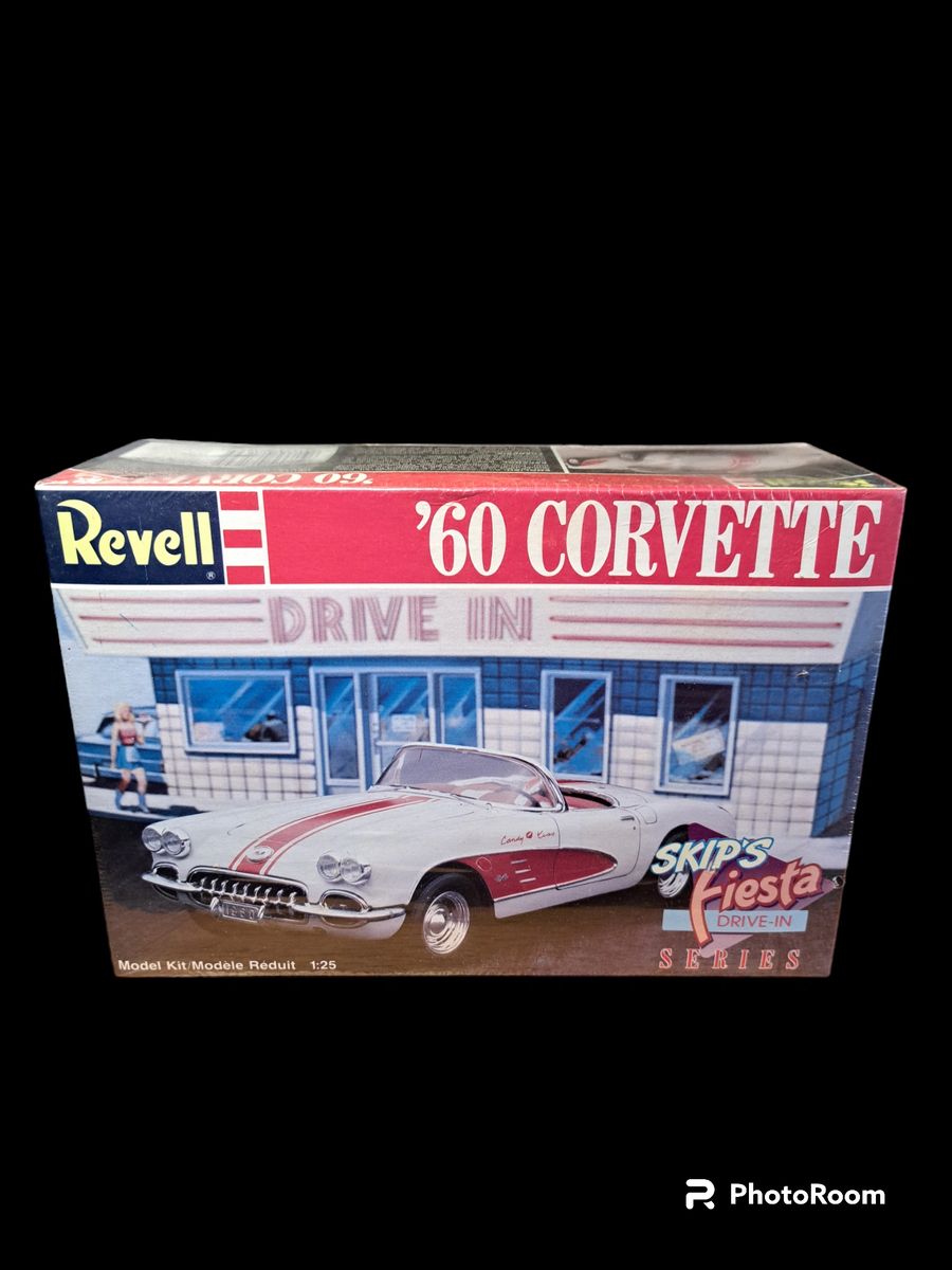 Revell Skip's Fiesta Drive-In Series '60 Corvette 1/25