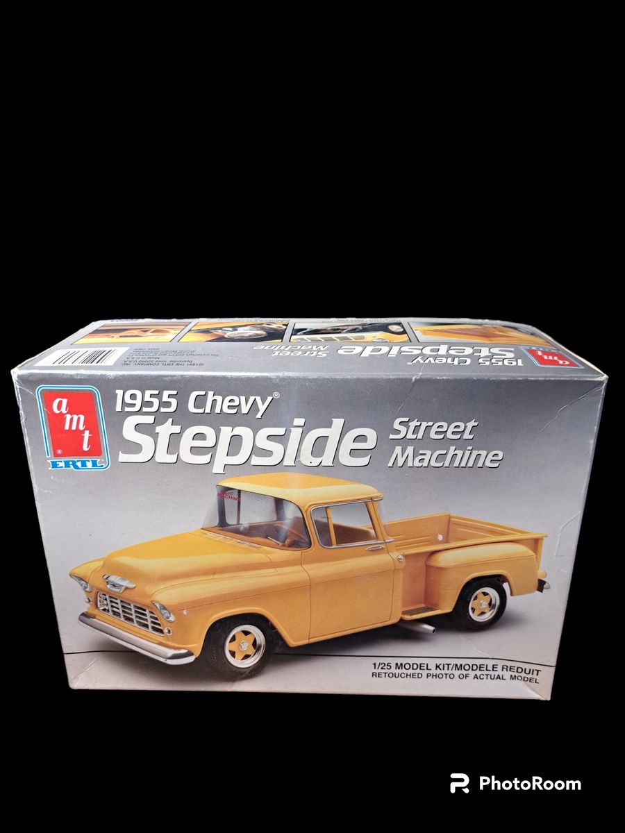 AMT/ERTL 1955 Chevy Stepside Street Machine 1/25