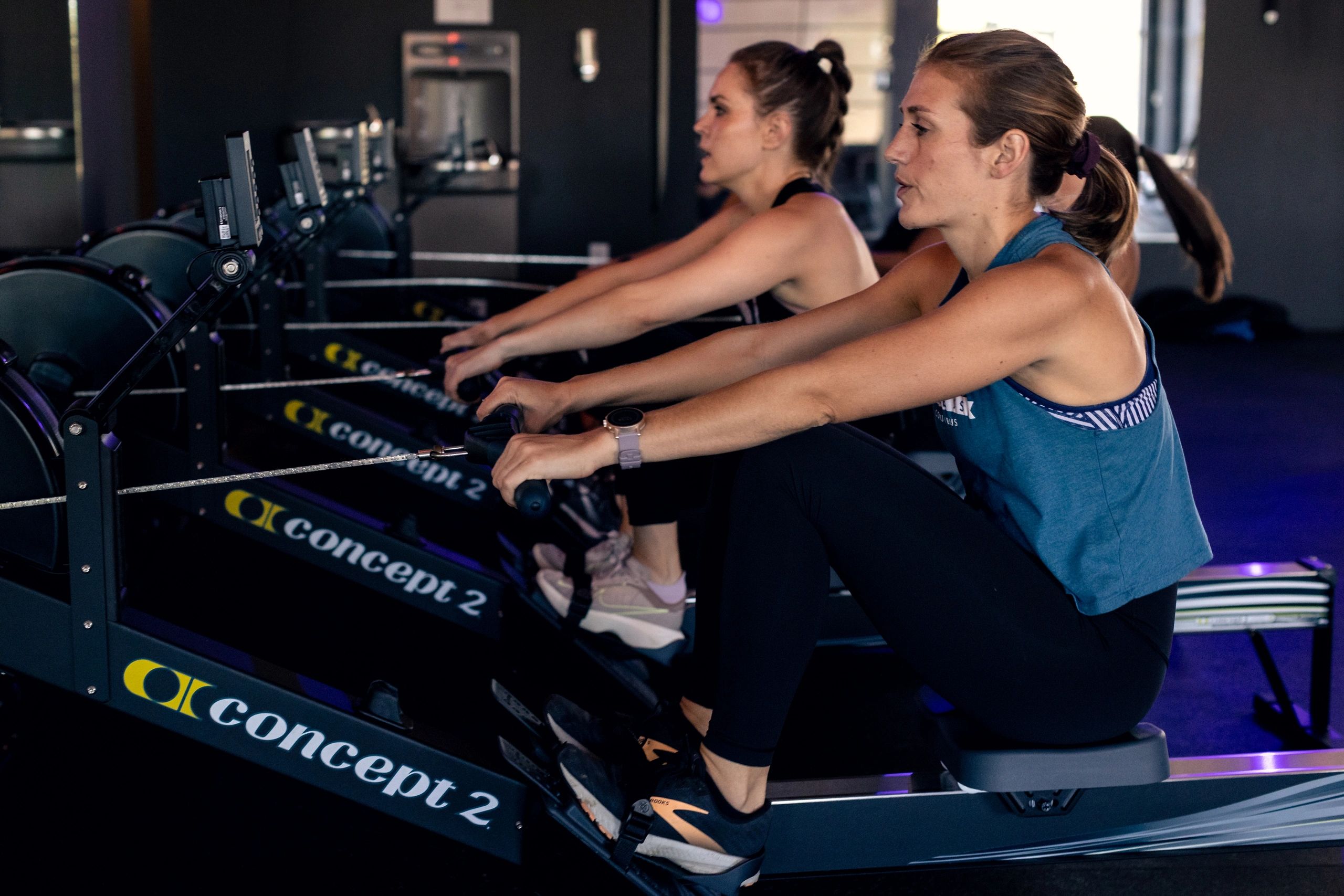 What are the benefits of a rowing machine?