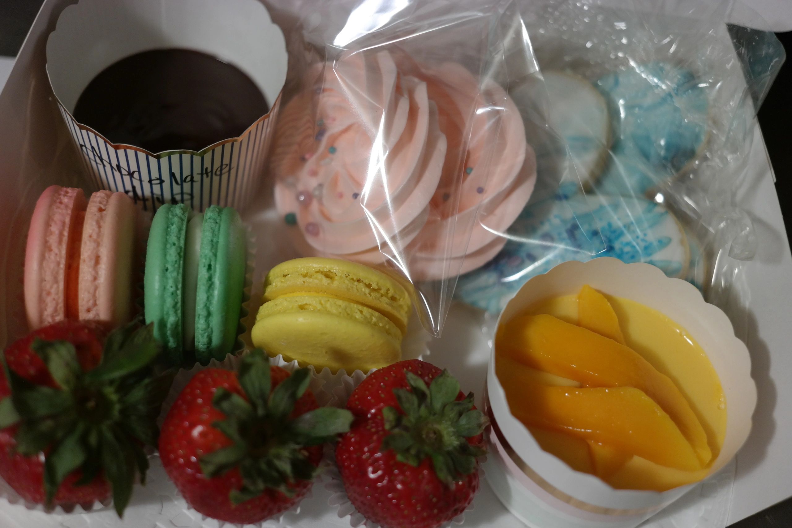 Sweet Trend - Macarons, Customize Colors and Flavors