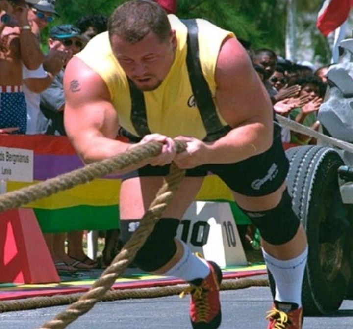 Strongman vs. Bodybuilder: Which Should You Do?