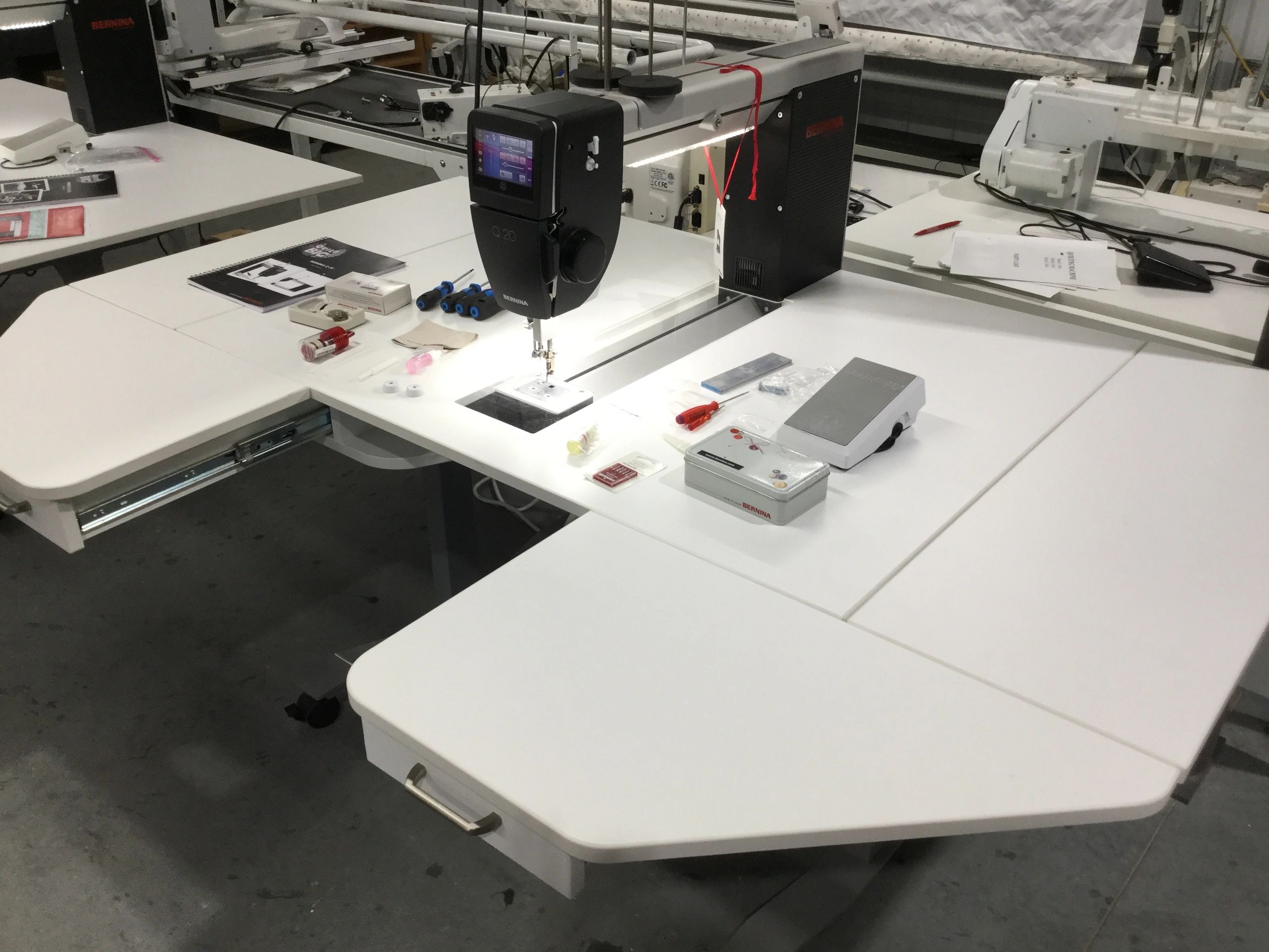 Bernina Q20 Longarm Quilting Machine with Horn Lift Table