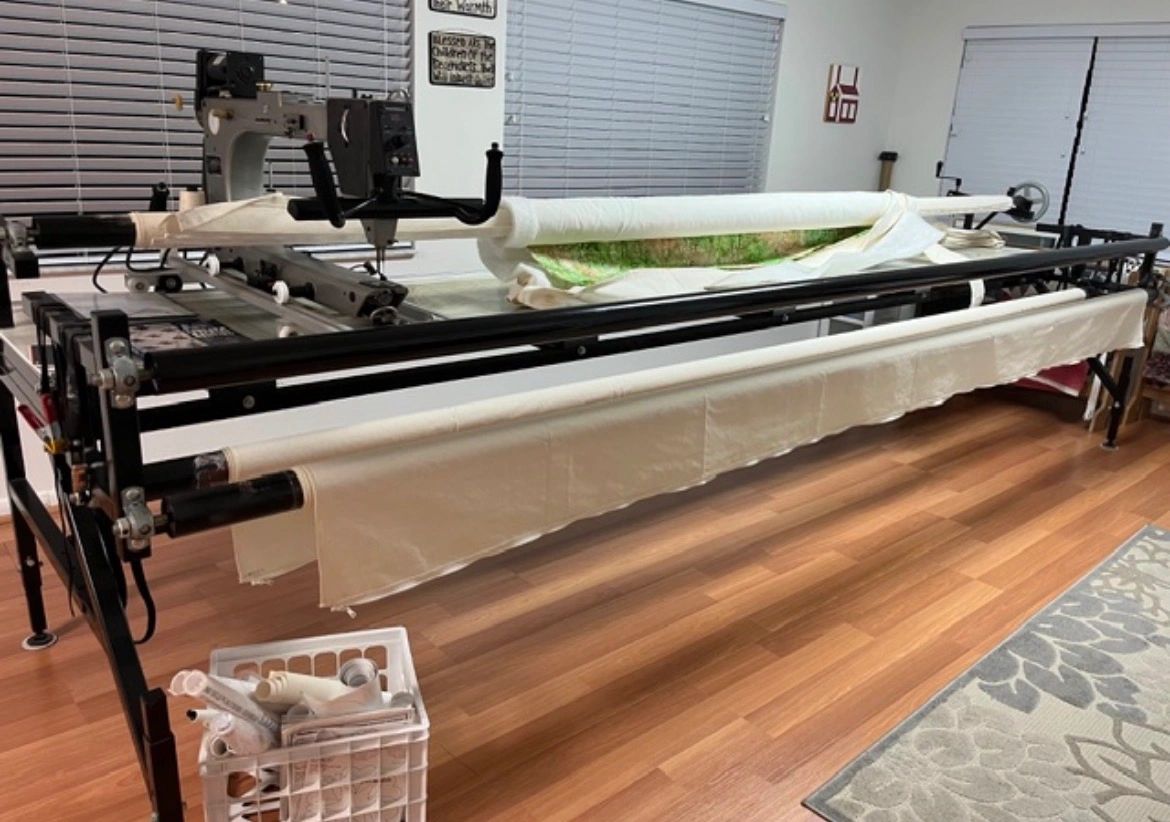 Gammill Classic 26-10 Longarm Quilting Machine with 14 FT Table