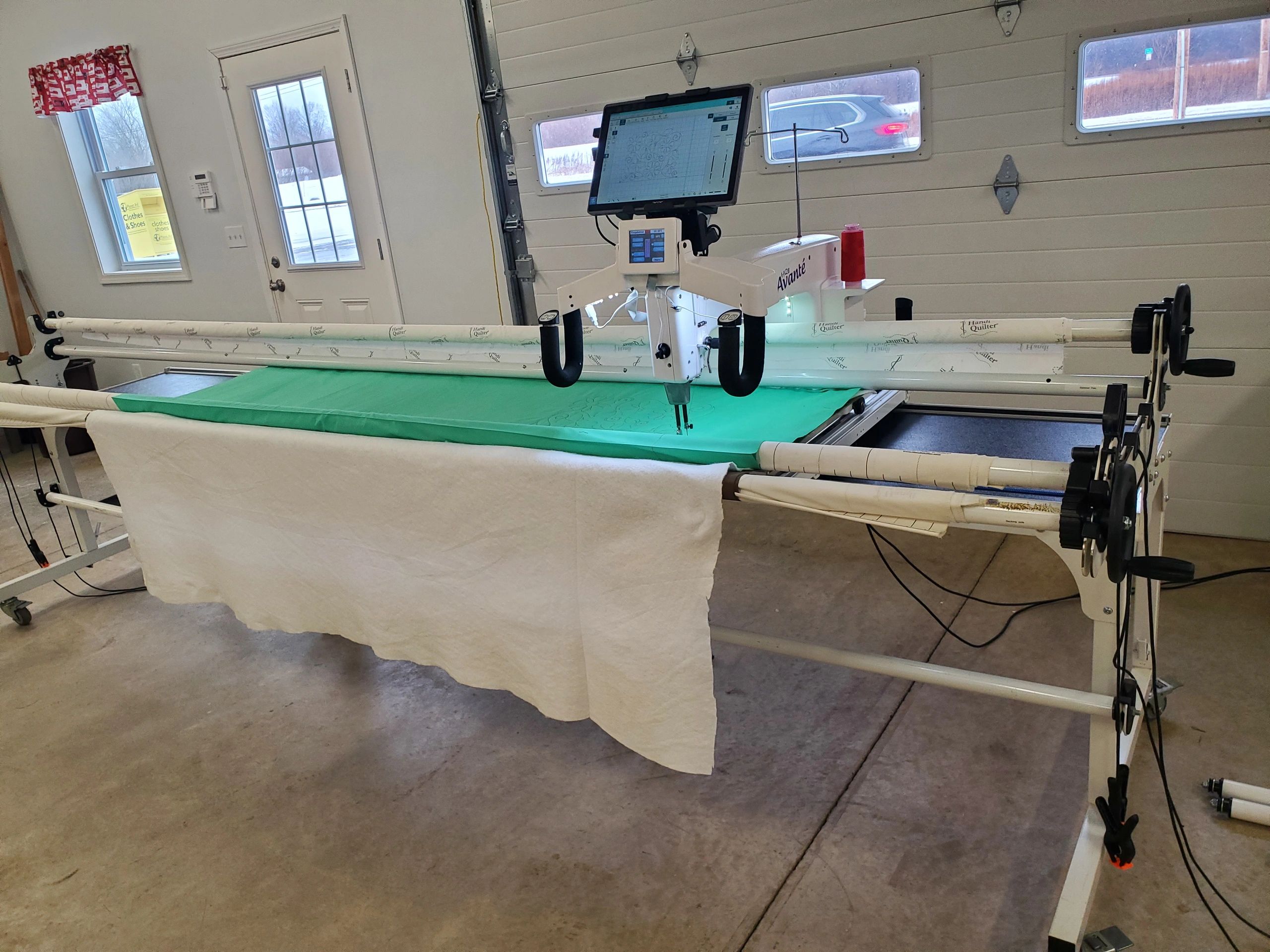 Handi Quilter Avante with Pro-Stitcher Premium on 12 FT Frame