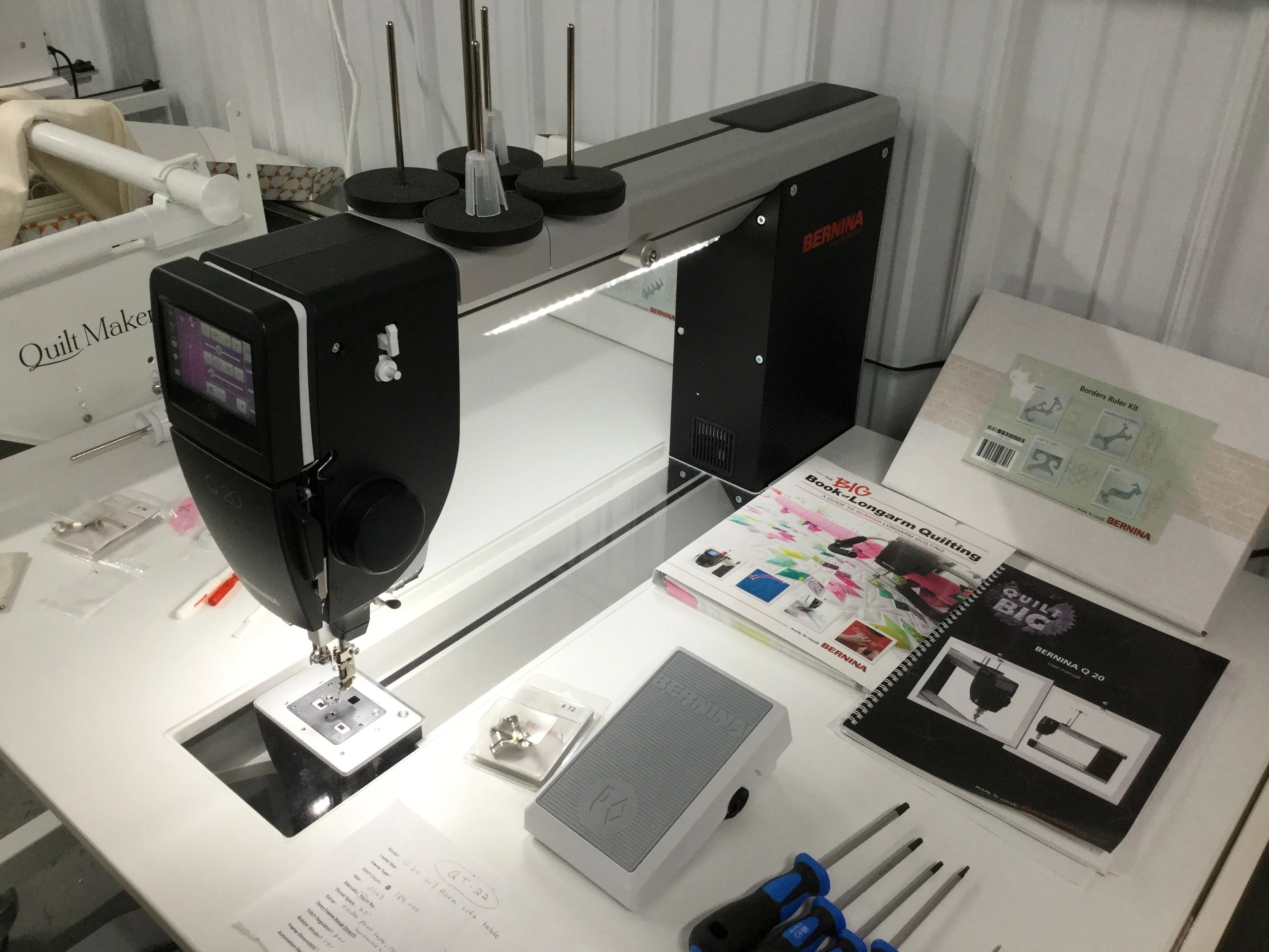 Bernina Q20 Longarm Quilting Machine with Horn Lift Table