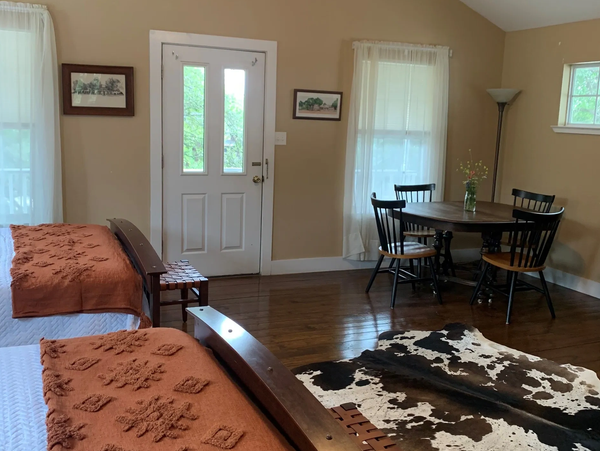 The Salado Inn - Salado, Texas, Suite, Pet Friendly Lodging