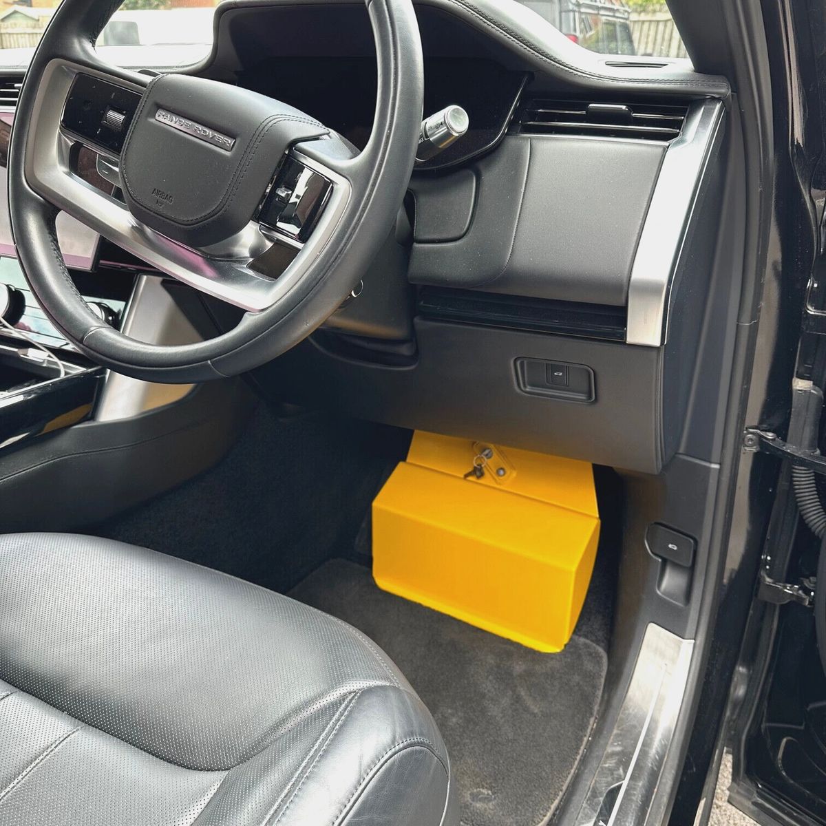 Range Rover Mk5 L460 Security pedal lock (2023 onwards)