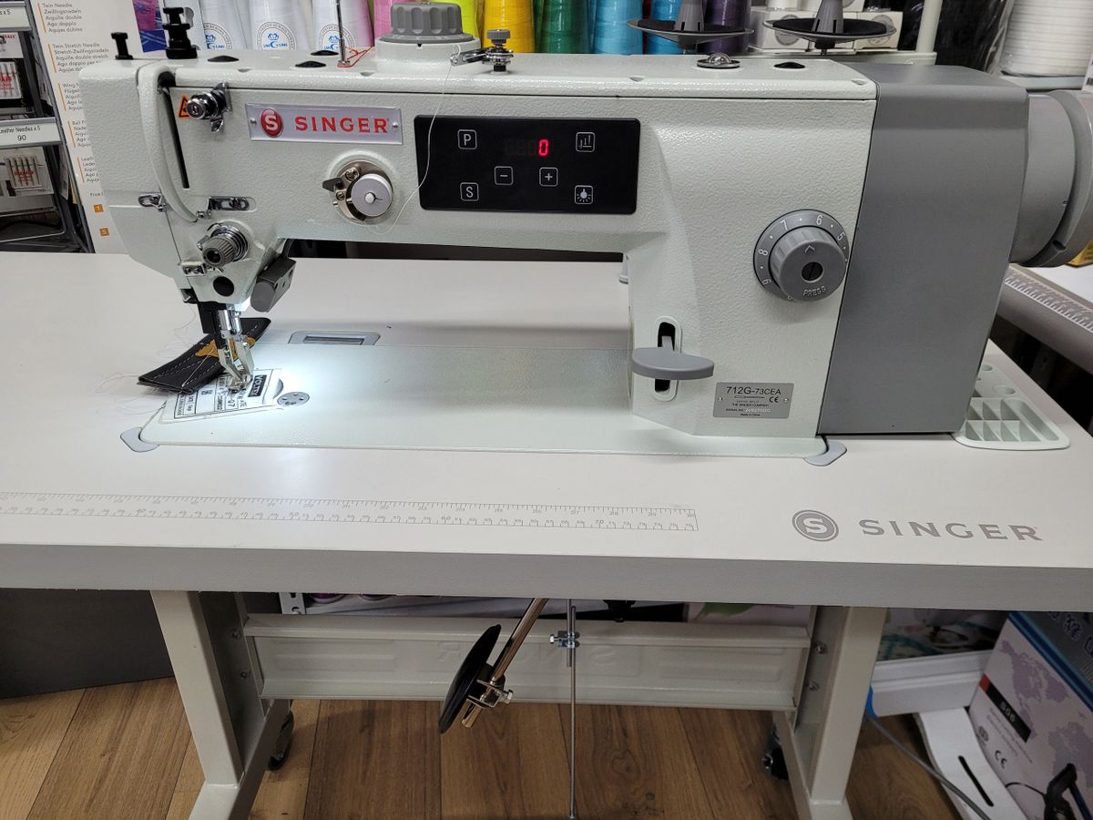 SINGER 712G Direct Drive Upper and Lower Compound Feed Lockstitch ...