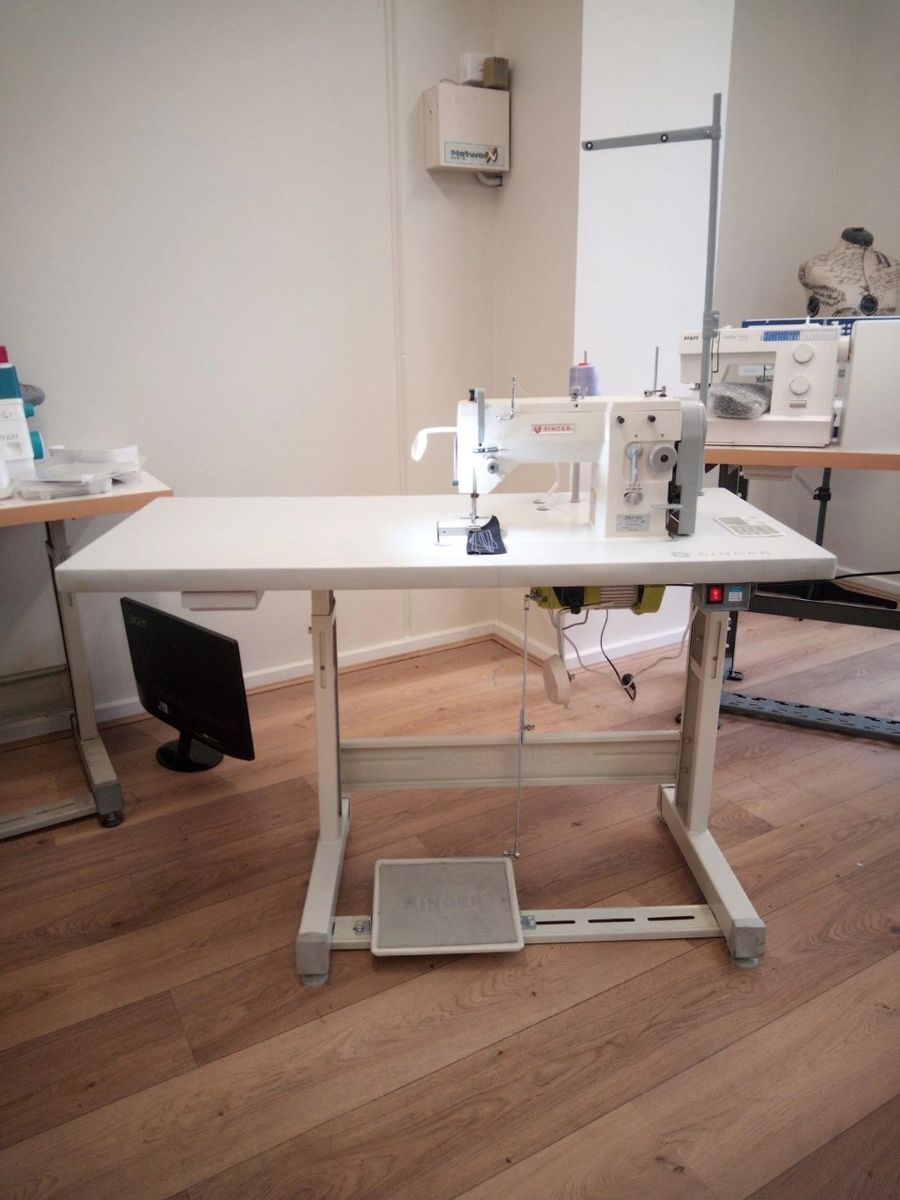 Brand new Singer 20U Industrial Sewing Machine