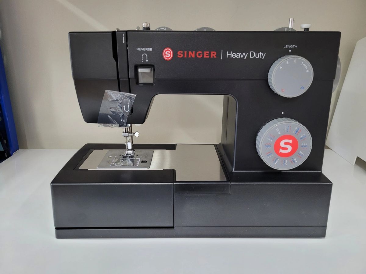 Singer Heavy Duty 4432 Black Machine