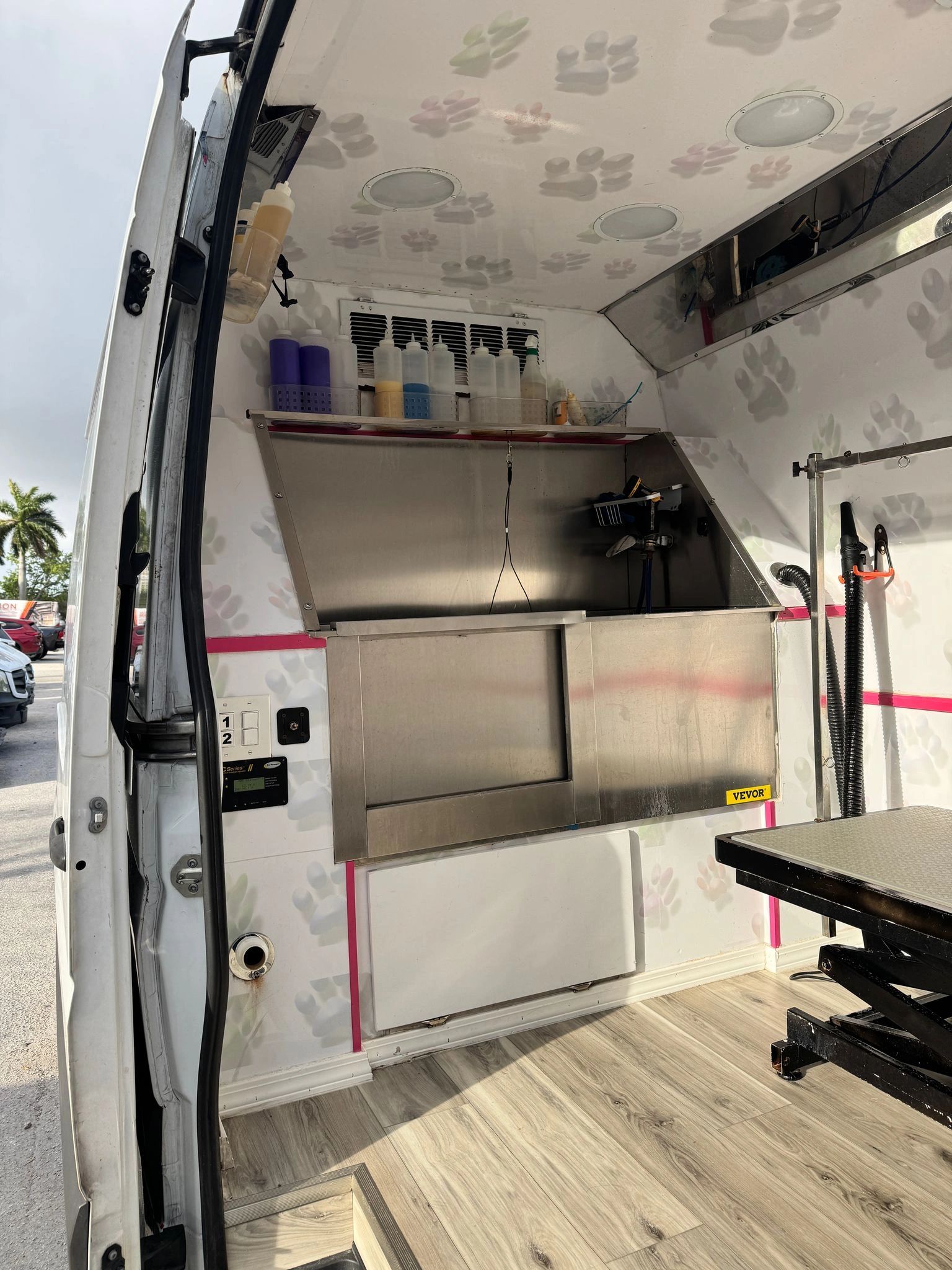 Used Mobile Grooming Units